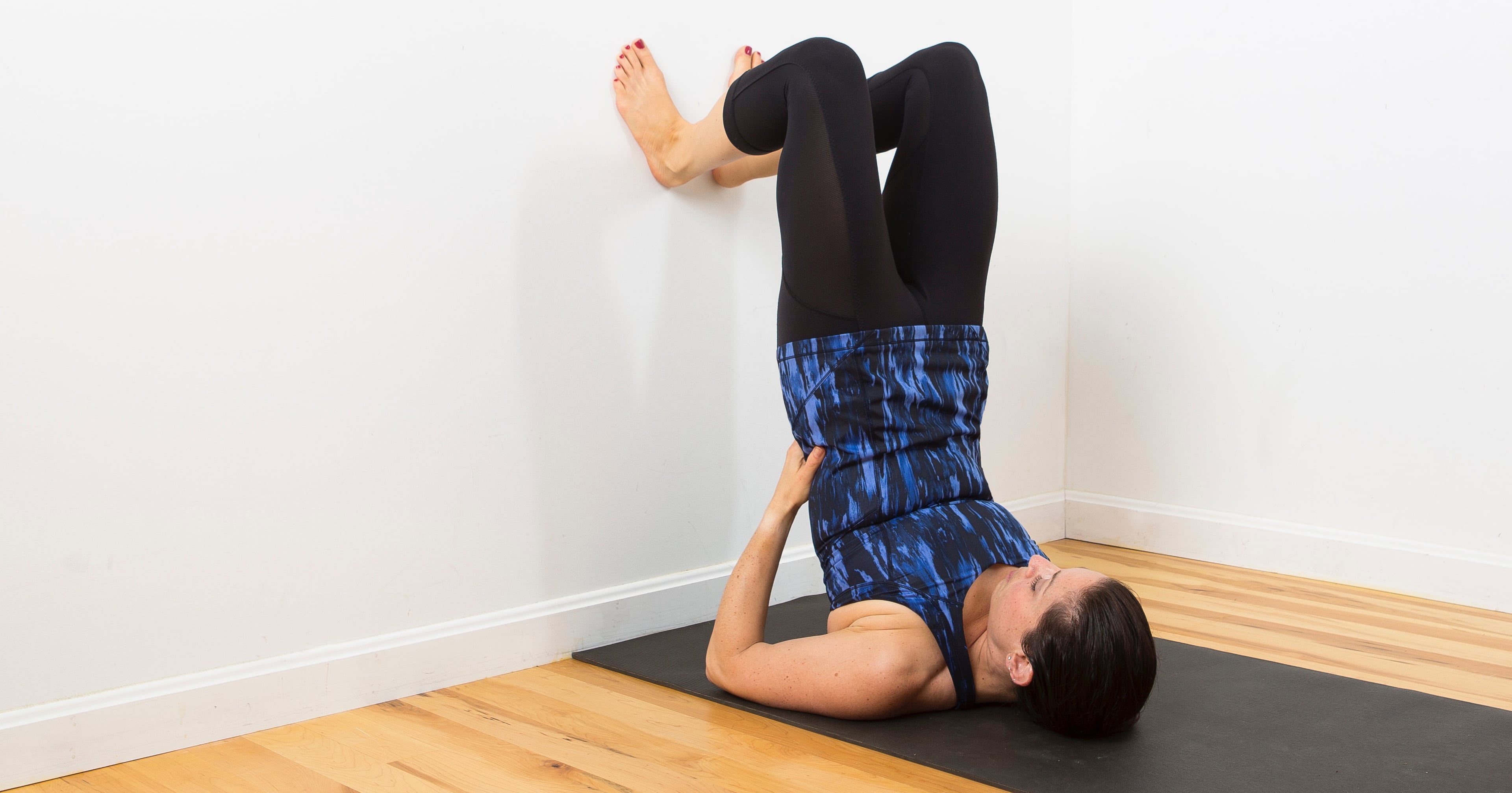 How to Stretch the Upper Back Using a Wall | PS Fitness
