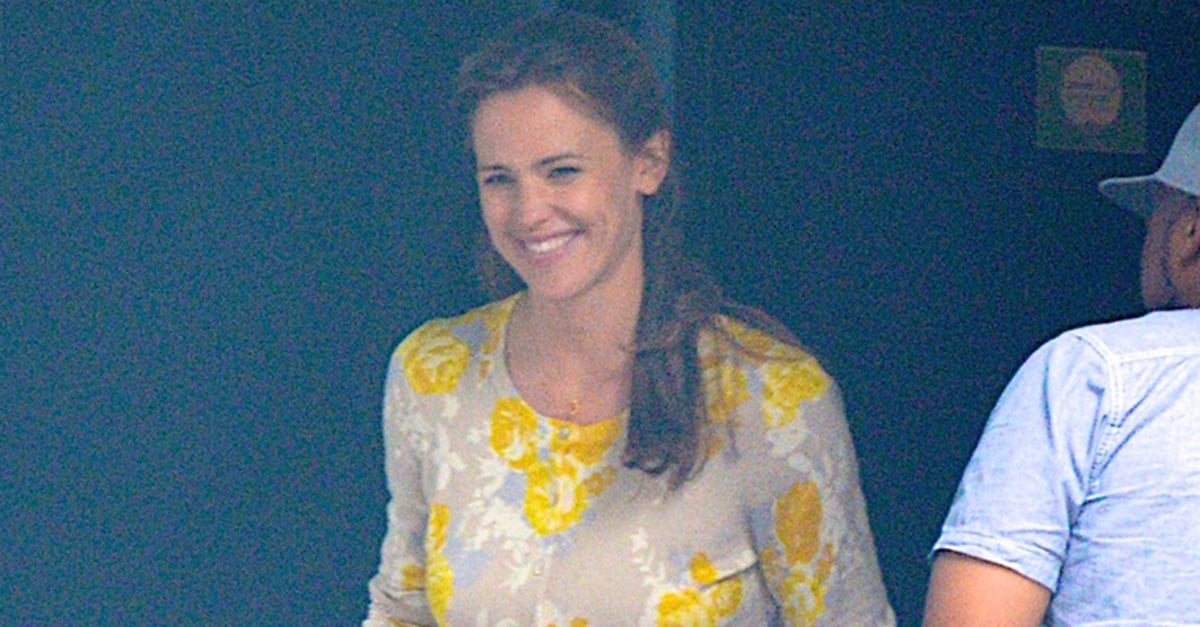 Jennifer Garner Smiling on Set in Atlanta | July 2015 | POPSUGAR Celebrity