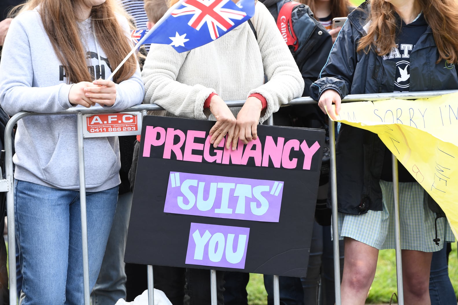 Best Signs For Meghan Markle From the Tour of Australia 2018 | POPSUGAR ...