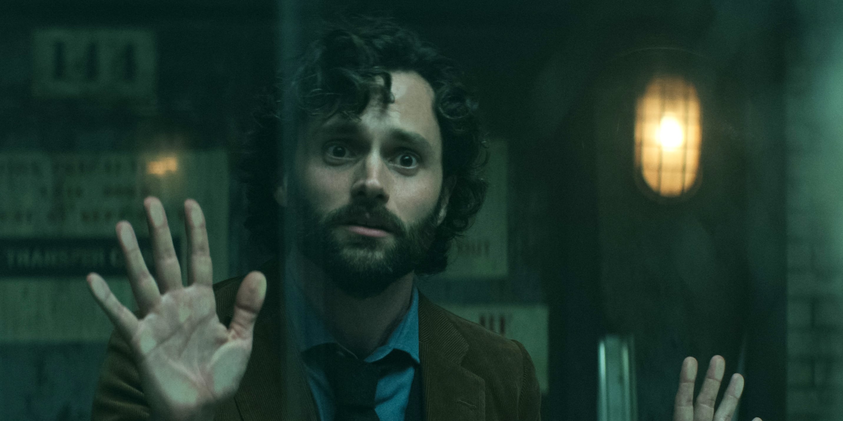 You Season 4: How Does Joe's Glass Cage Get to London? | PS Entertainment