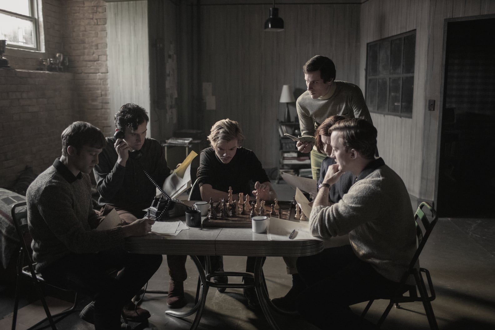Thomas Brodie-Sangster as Benny on The Queen's Gambit | PS Entertainment