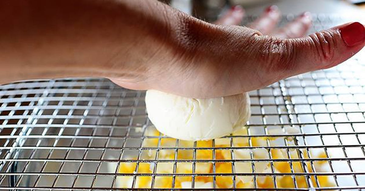 how to boil an egg pioneer woman