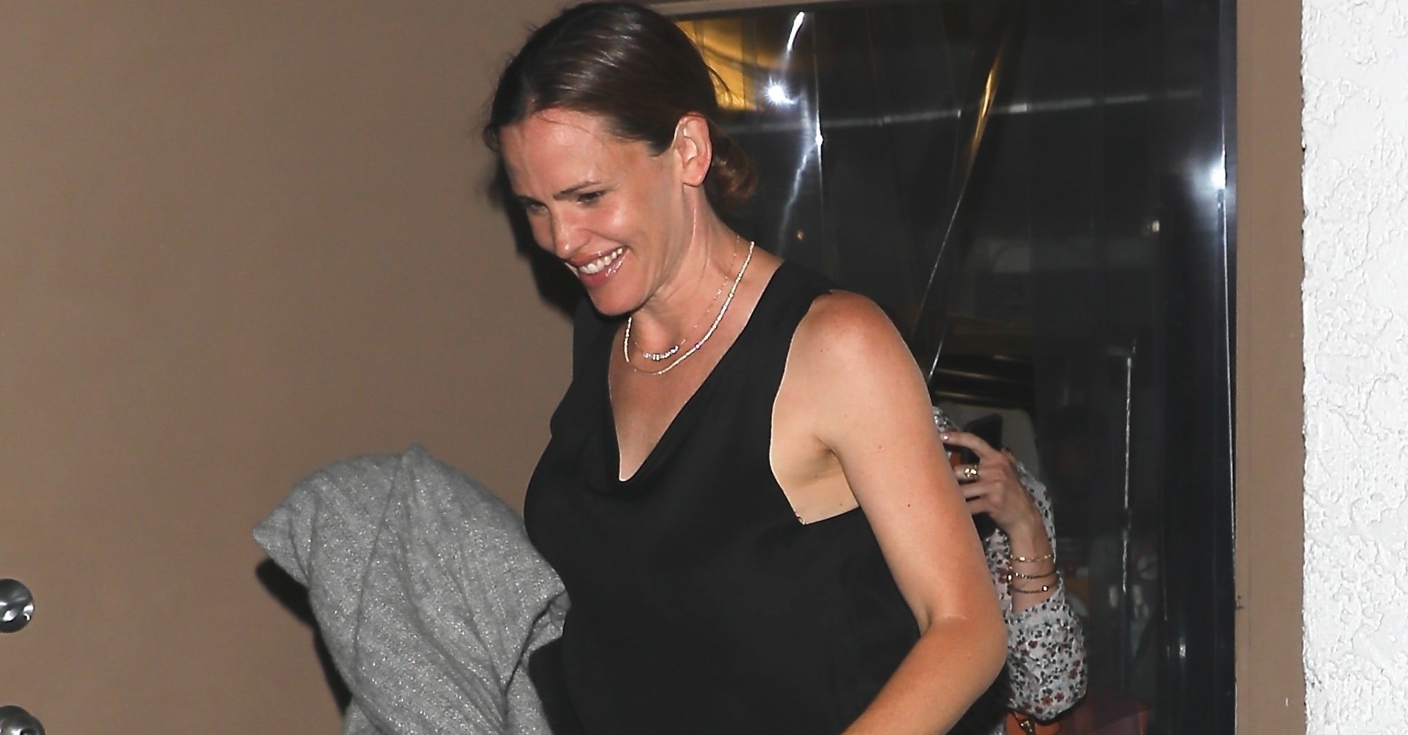 Jennifer Garner and Chelsea Handler Out in LA July 2017 | PS Celebrity