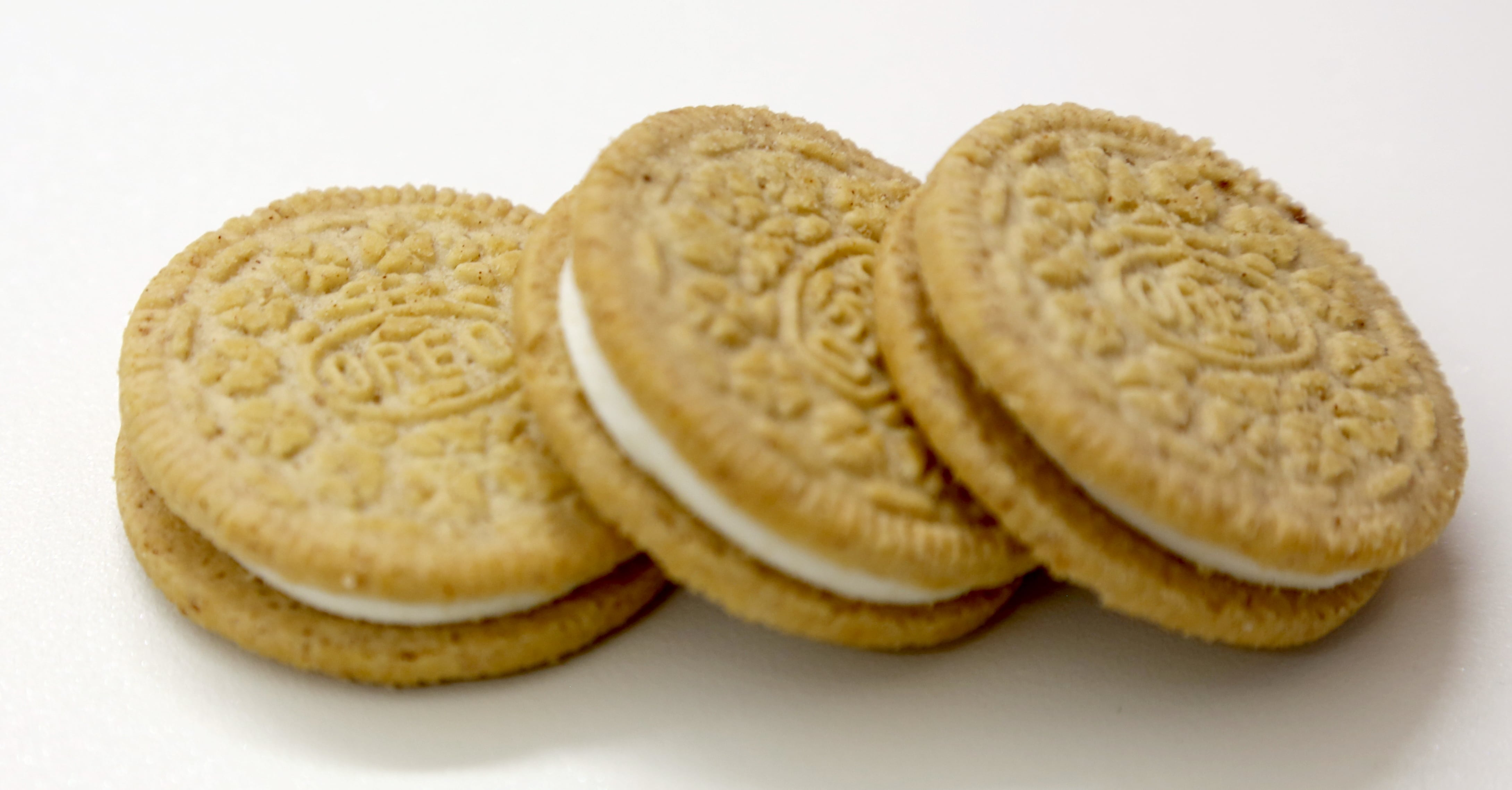 Cinnamon Bun Oreo Review | POPSUGAR Food