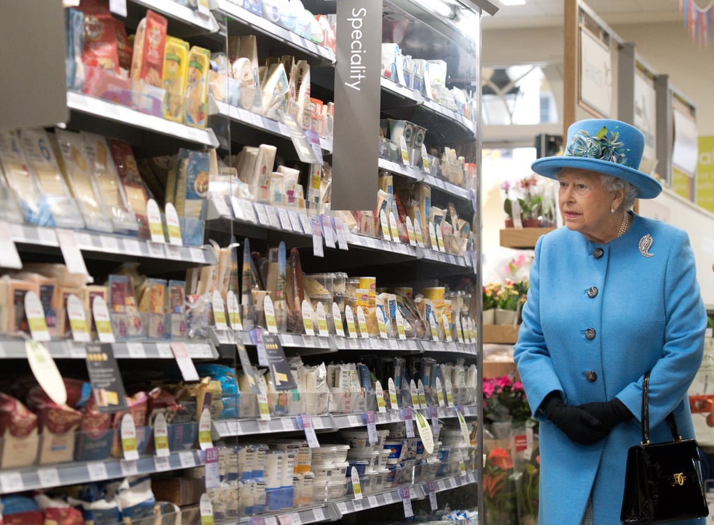 Queen Elizabeth at Waitrose Store in Poundbury Oct. 2016 | POPSUGAR ...