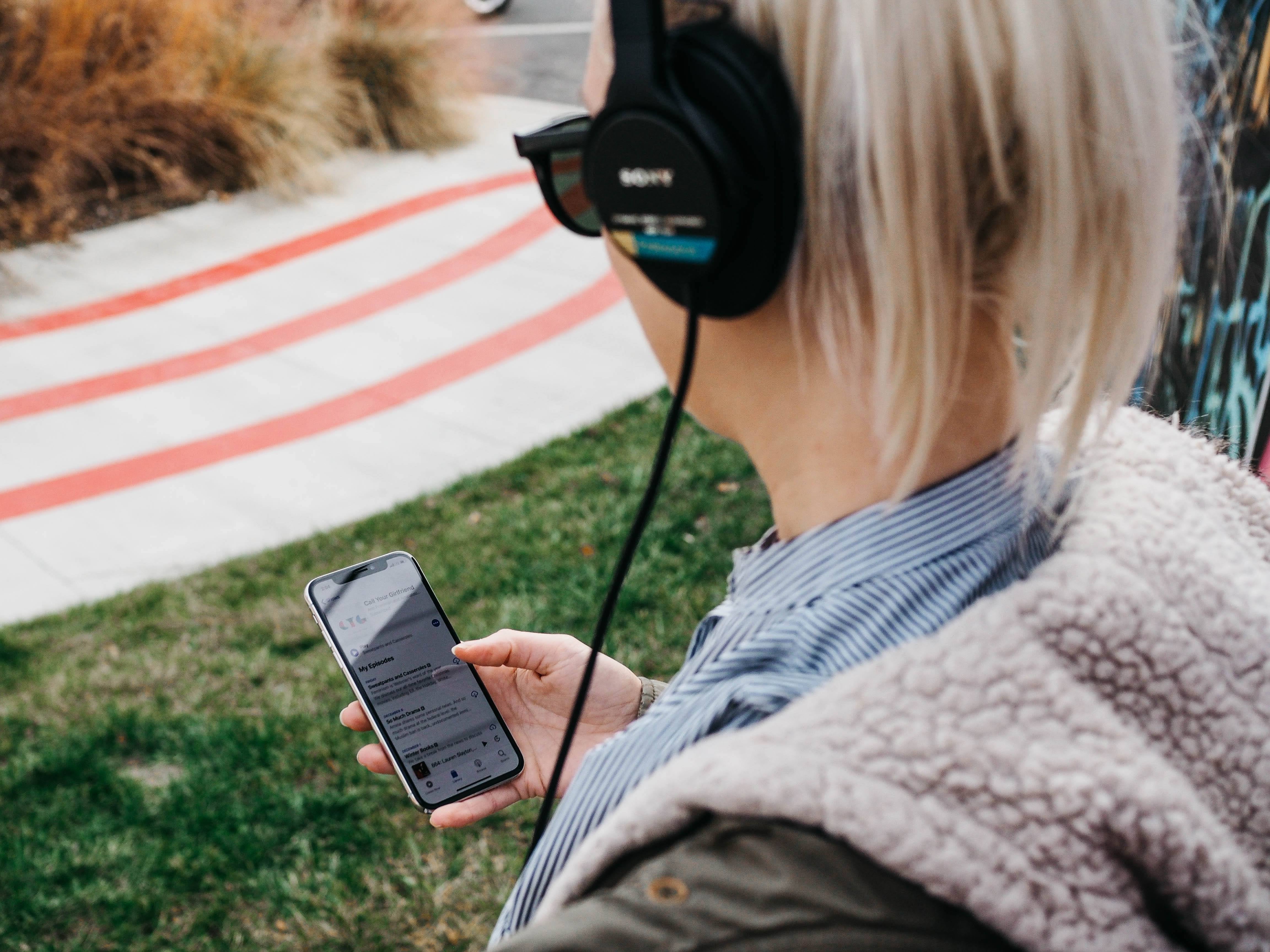 Best Podcasts For a Morning Commute | PS News