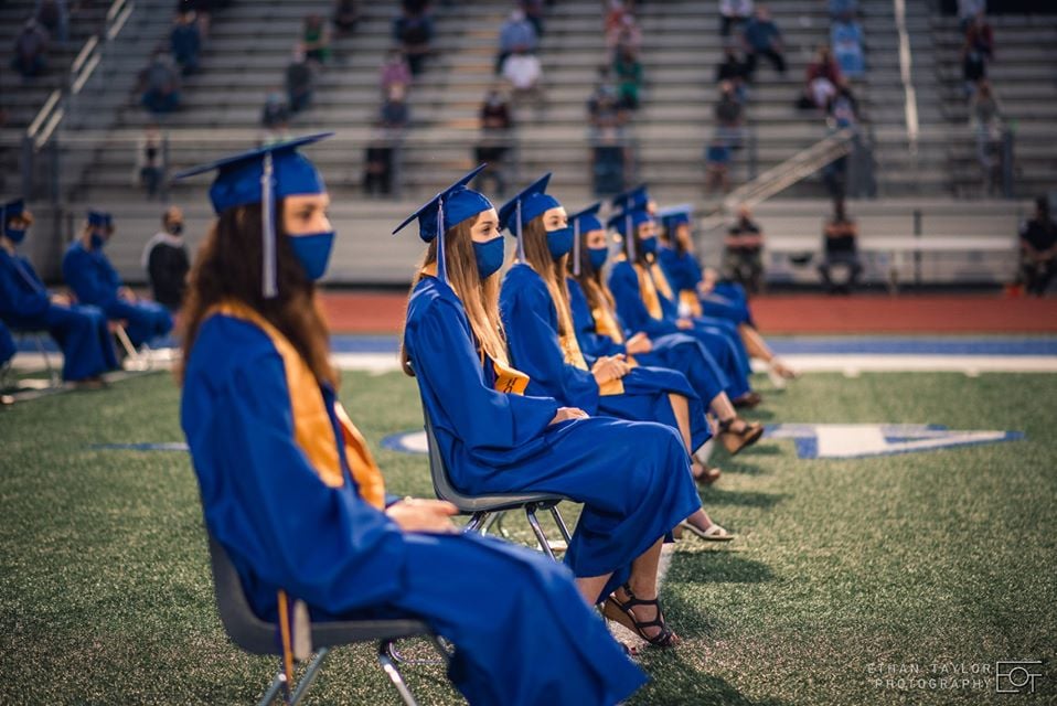 High School Graduation Photos With Social Distancing | POPSUGAR Family
