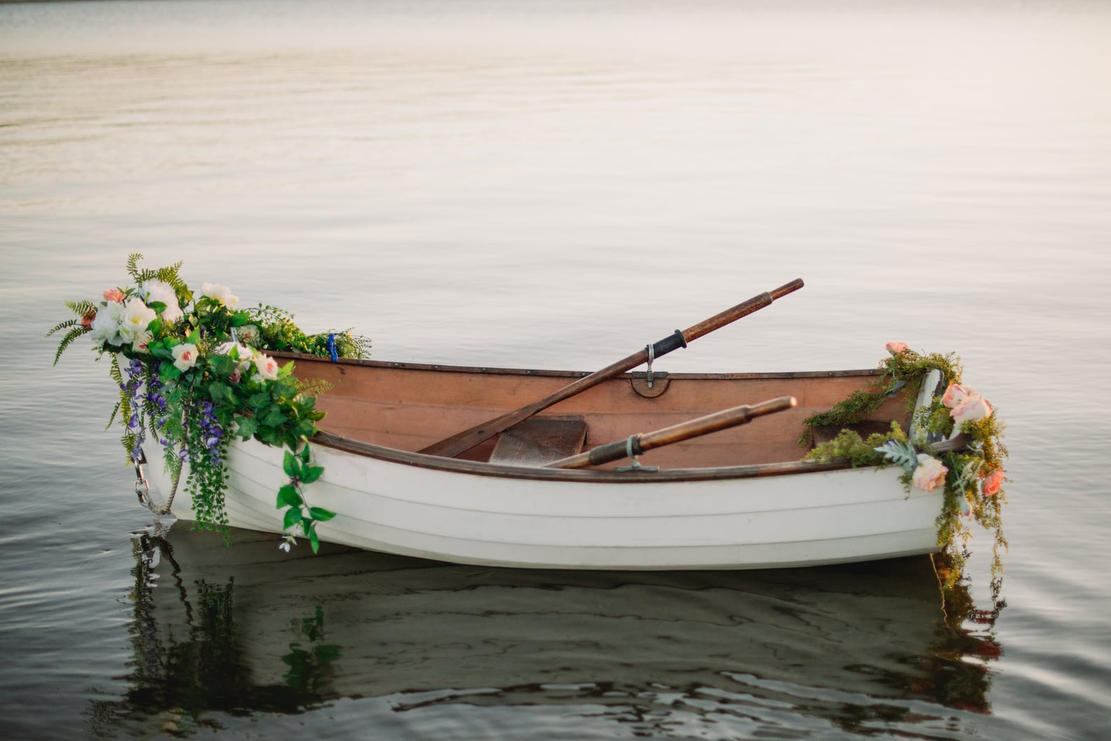 Engagement Photos in a Rowboat | PS Love