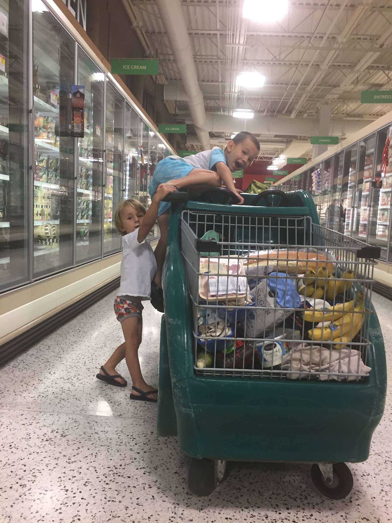Mom's Funny Photo of Kids at Grocery Store | POPSUGAR Family