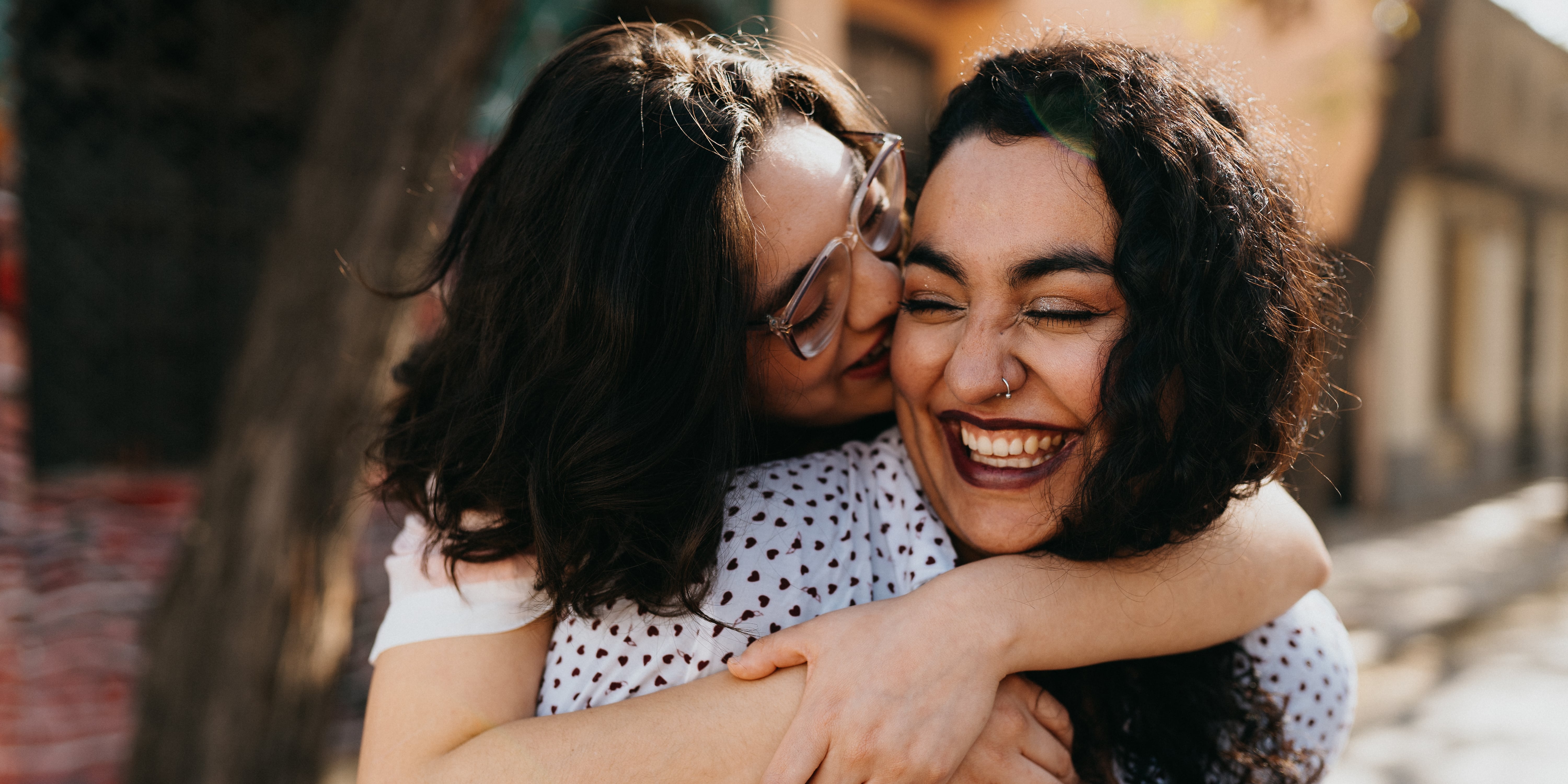 Which zodiac sign gives the best hugs 60 photos - Astrologytoyou.com