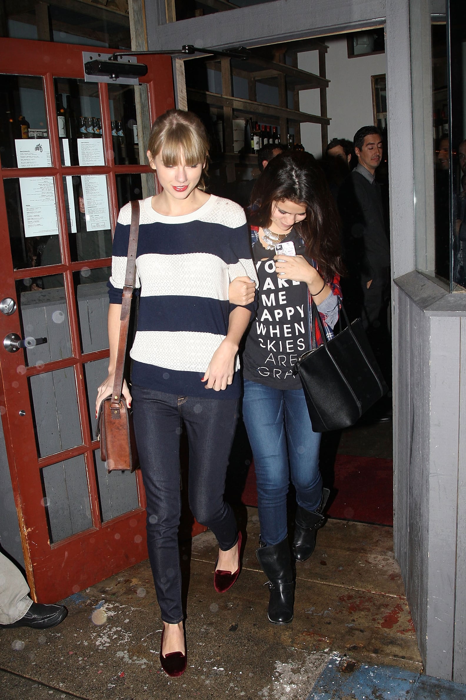 Taylor Swift Wearing Jeans | PS Fashion