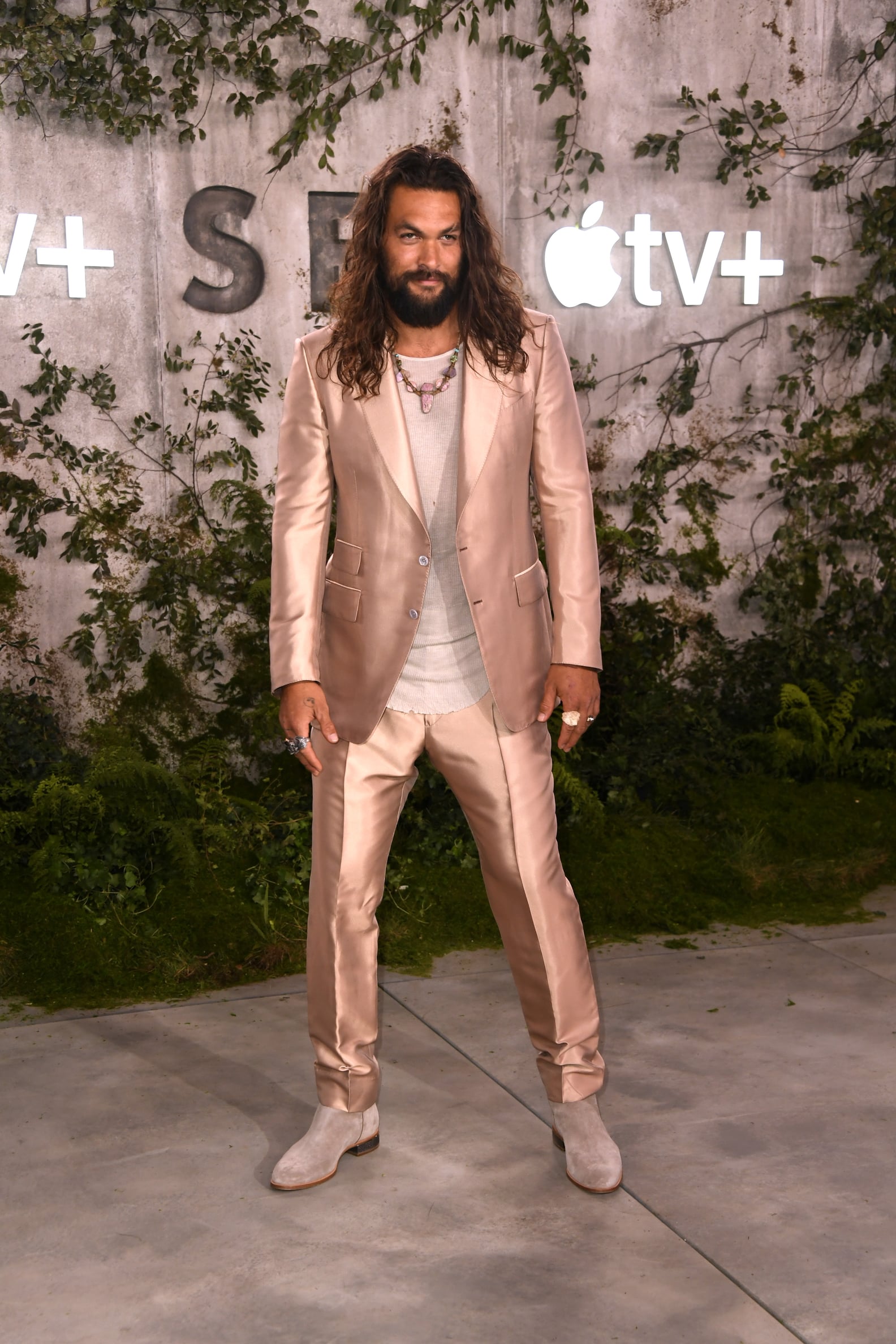 Jason Momoa Is a Red Carpet Stud in His Pink Tom Ford Suit | PS Fashion