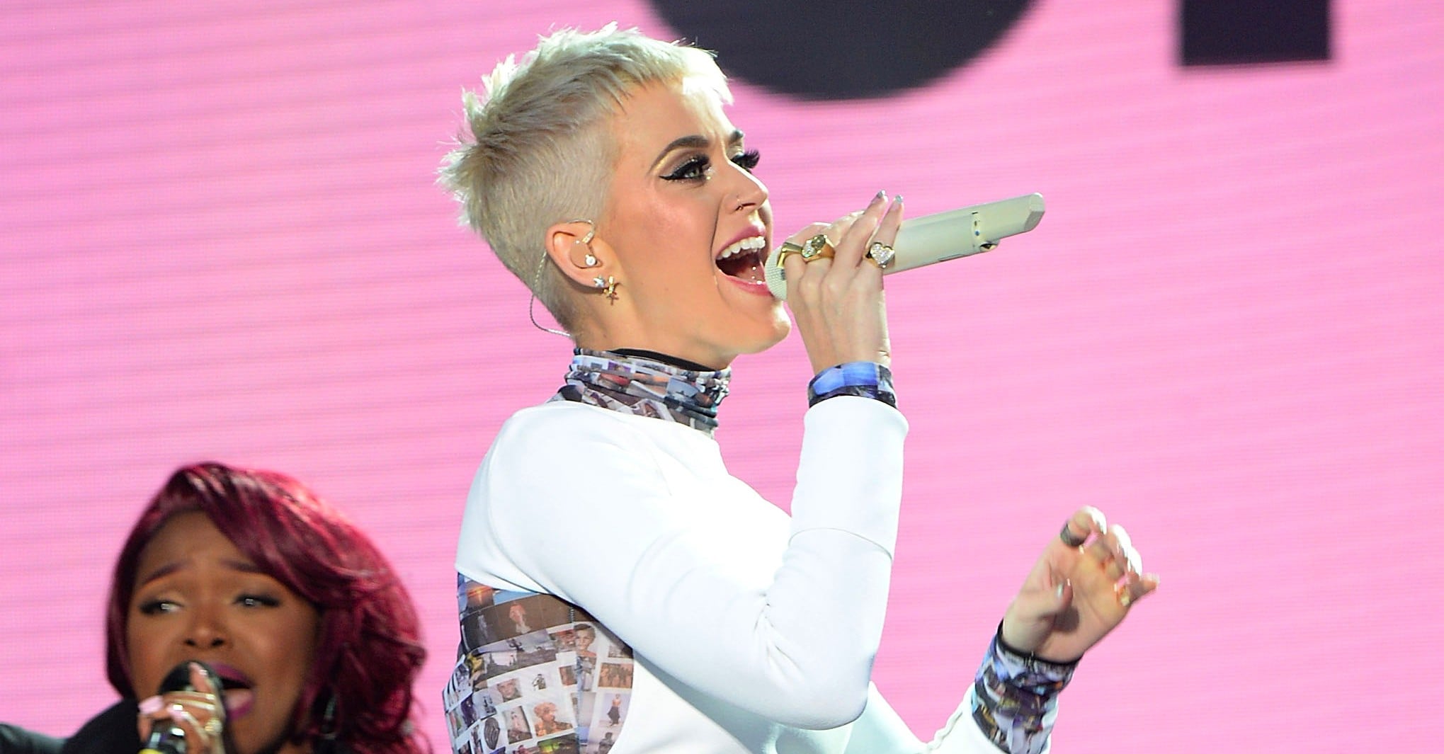 Katy Perry's White Dress at Manchester Concert | PS Fashion