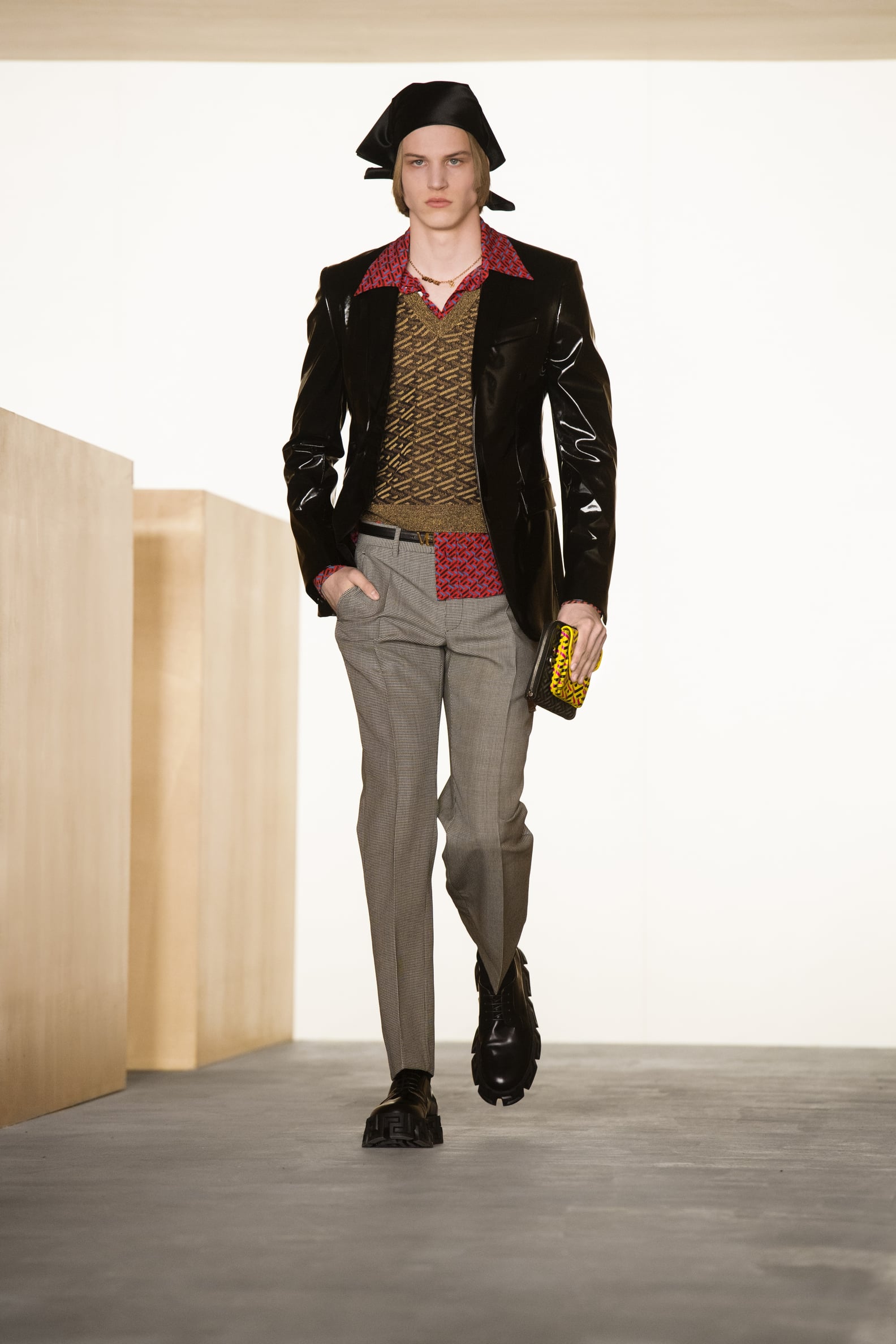 Versace's Fall/Winter 2021 Collection Stars Gigi Hadid | PS Fashion