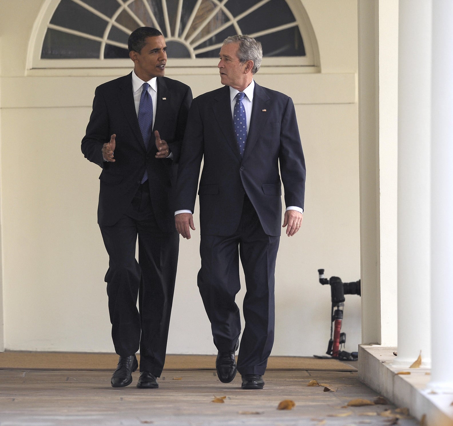 Photos of the Obamas and the Bushes Together | POPSUGAR News