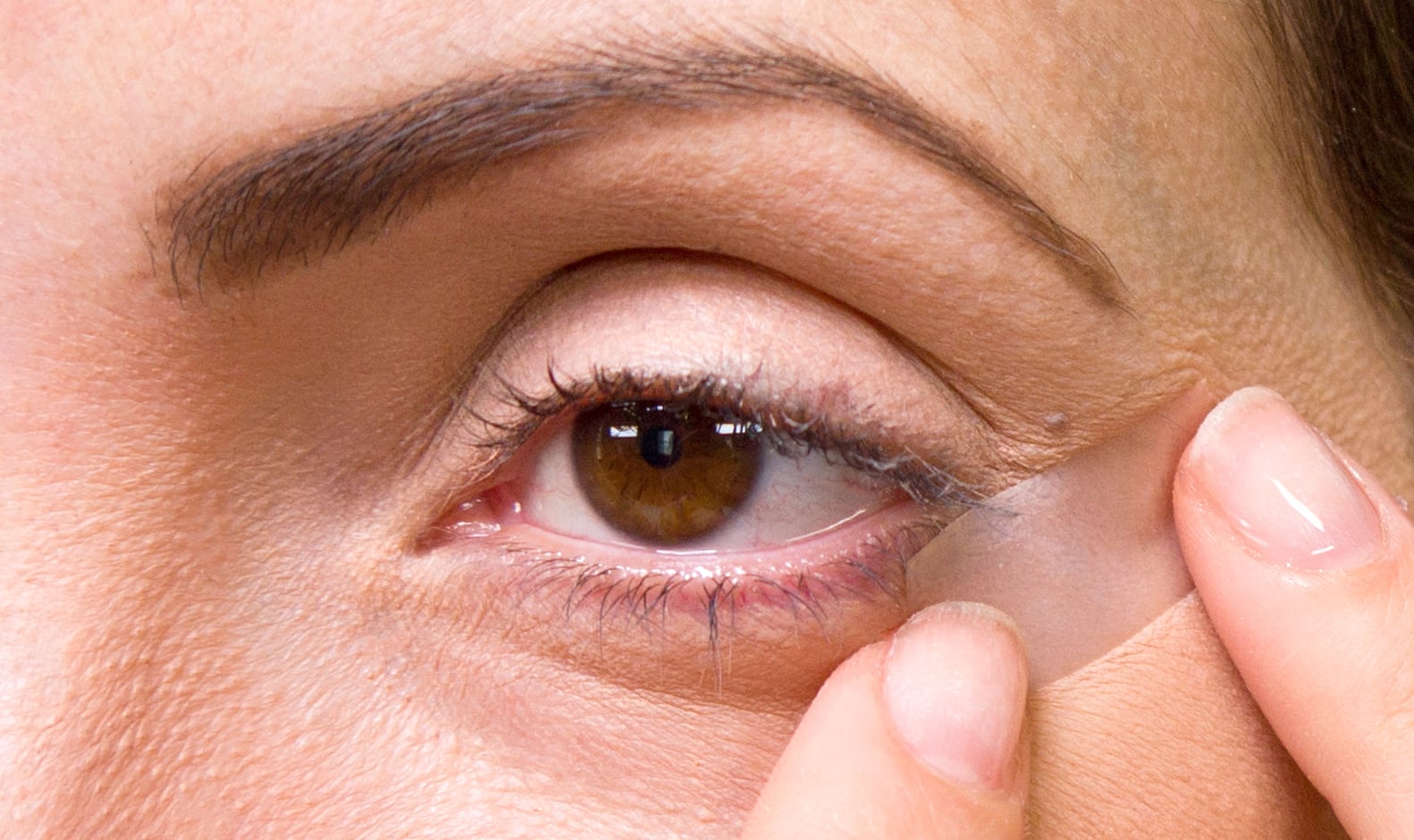 Create a Cat Eye Using Scotch Tape | PS Beauty