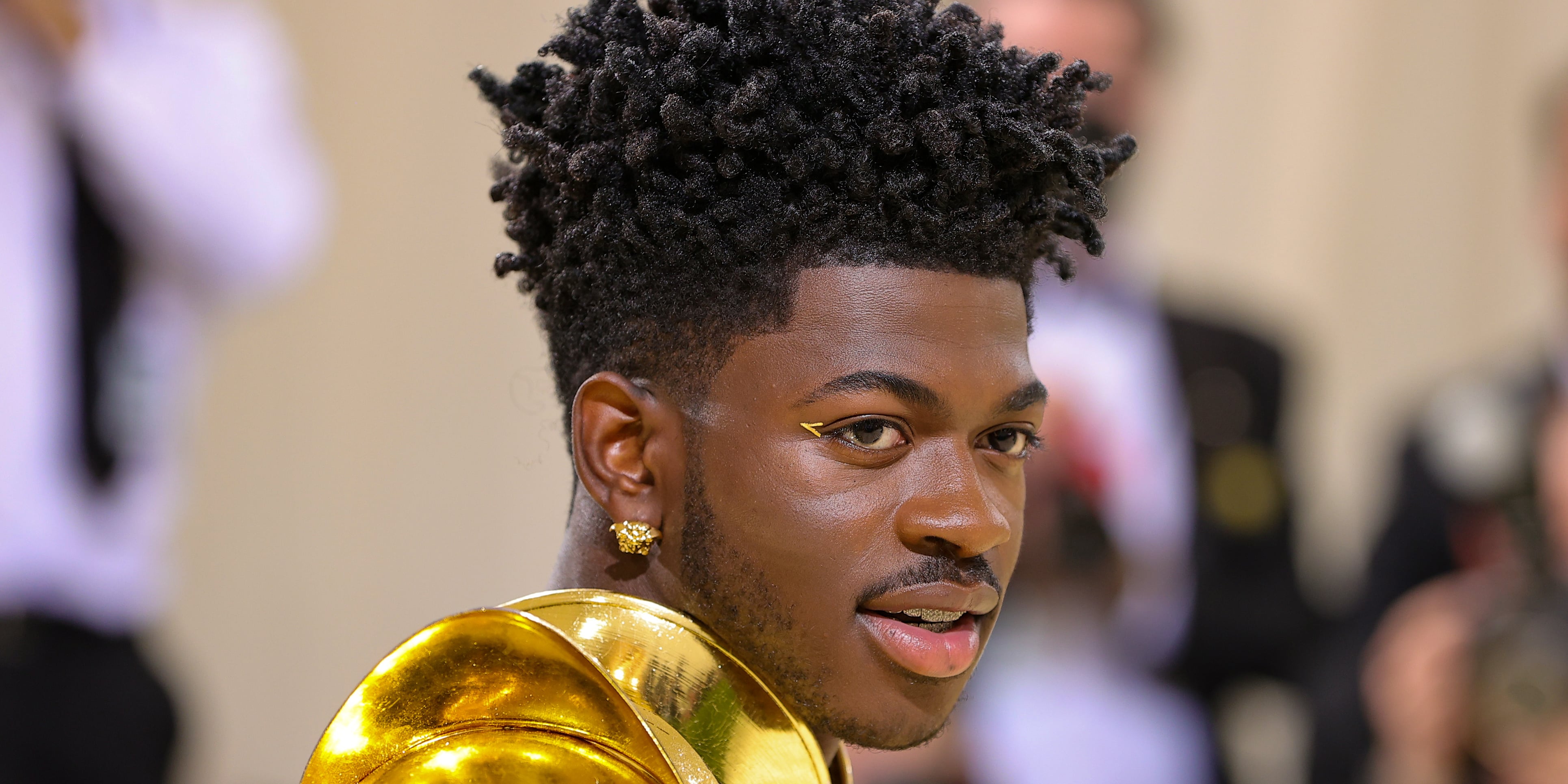 Lil Nas X's Nose-Bridge Makeup at New York Fashion Week | POPSUGAR Beauty