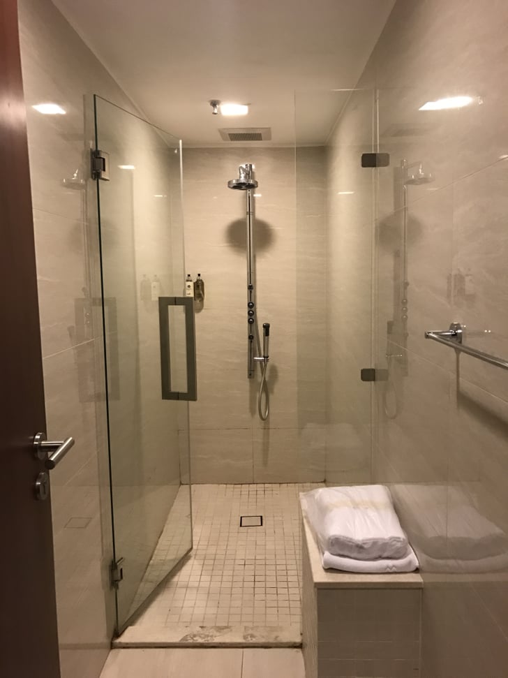 You can enjoy extra amenities in the lounges. | Emirates Business-Class ...