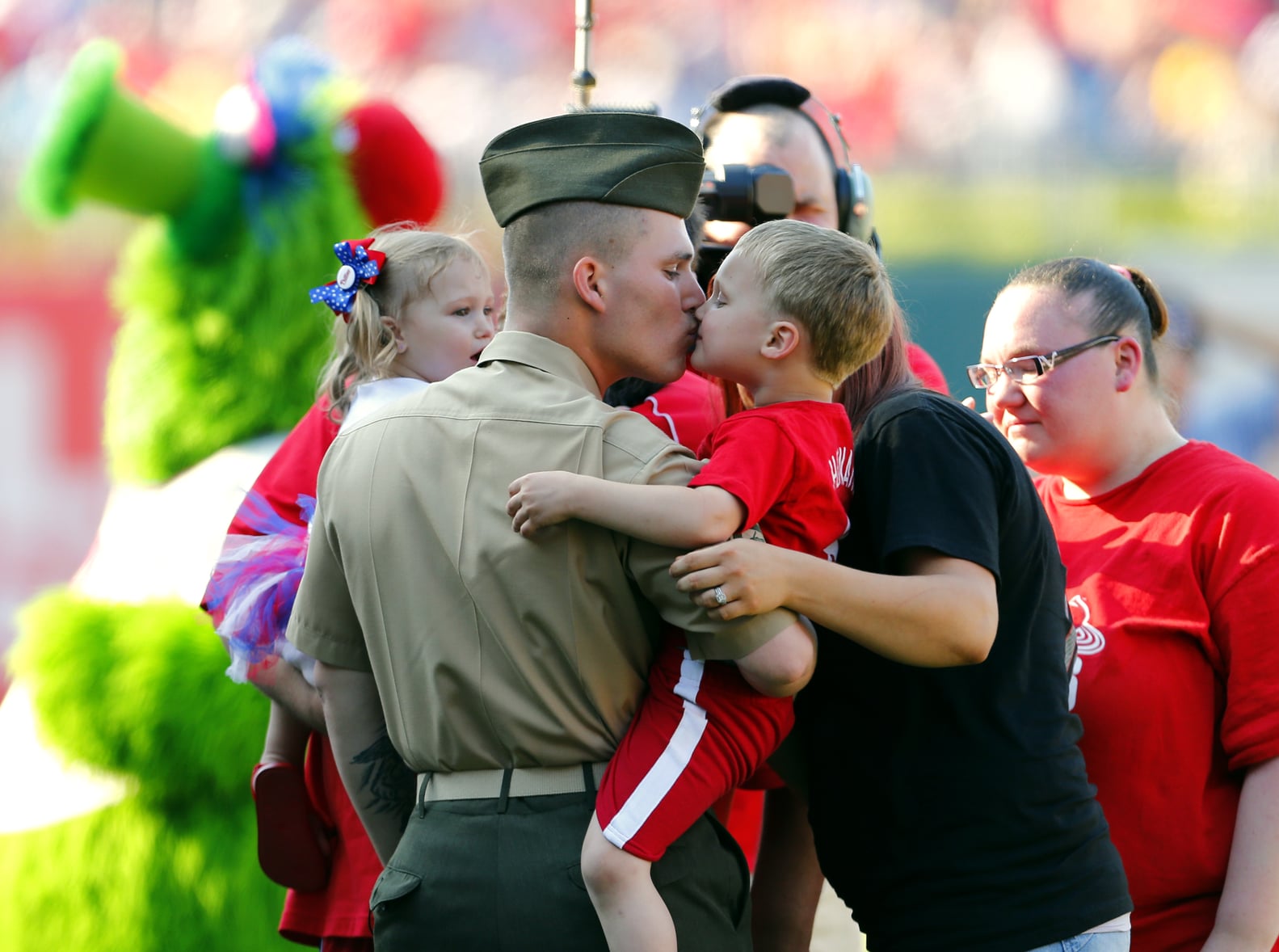 Soldier Homecoming Kissing Pictures | PS Love