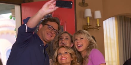 Go Behind the Scenes of Fuller House With the Cast | PS Entertainment