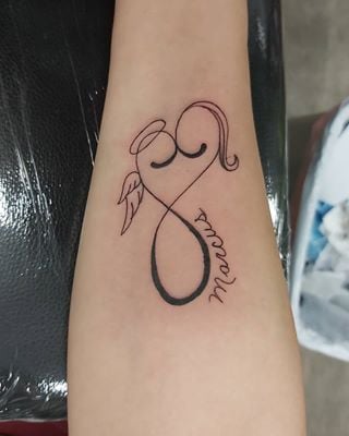 Infinity Heart | The Best Memorial Tattoo Ideas | 2020 | POPSUGAR ...