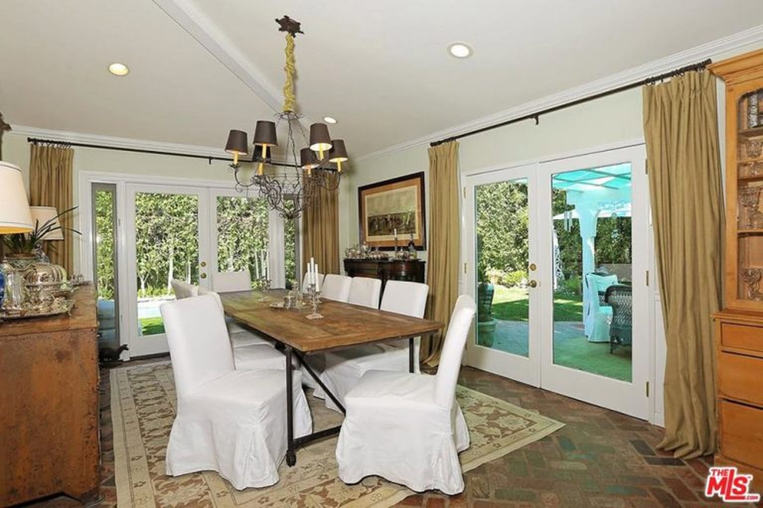 Selena Gomez Buys House in Studio City, California | PS Home