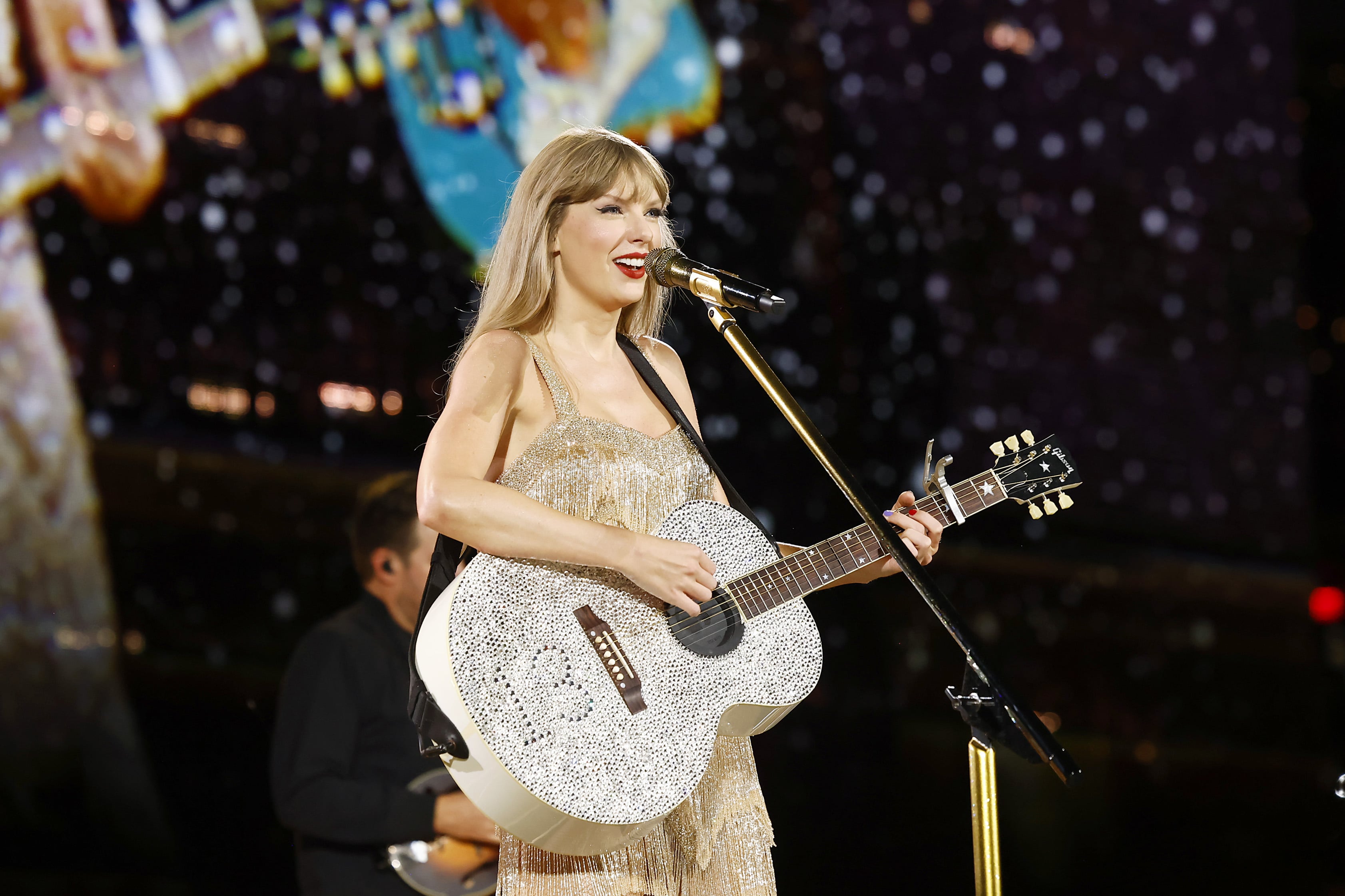 Taylor Swift Fearless Tour You Belong With Me