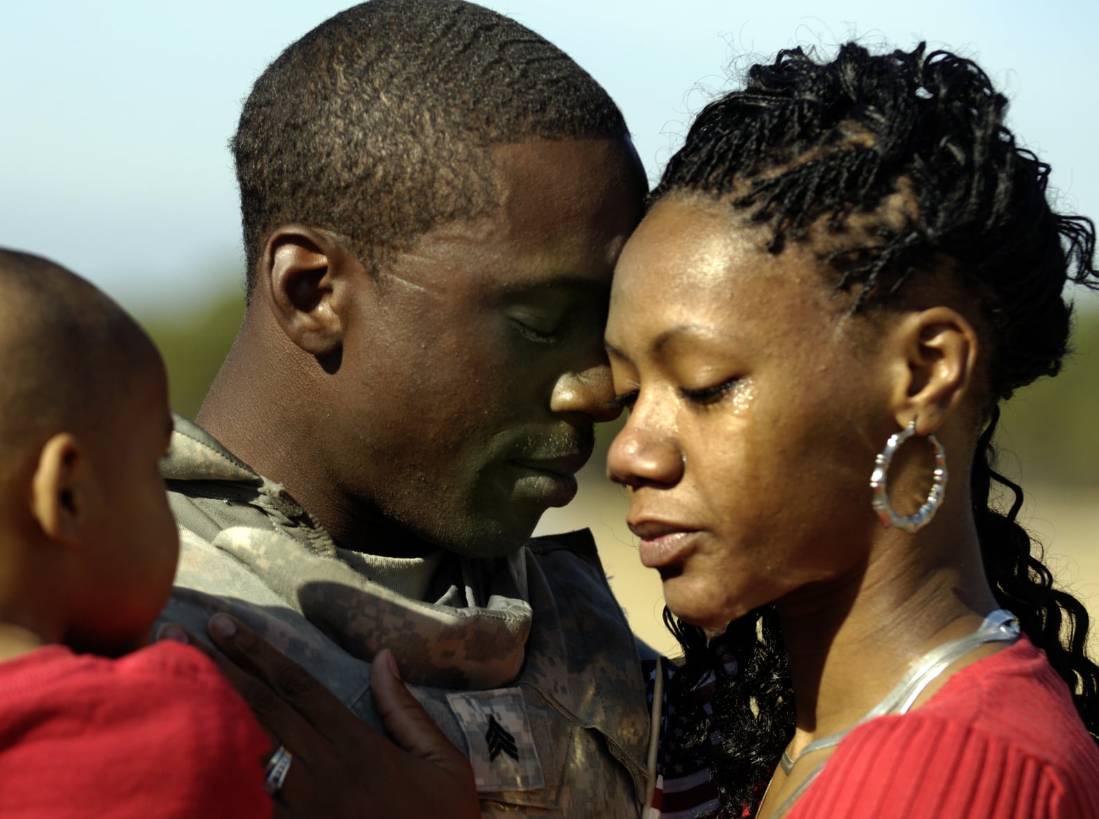 Soldier Homecoming Kissing Pictures | PS Love