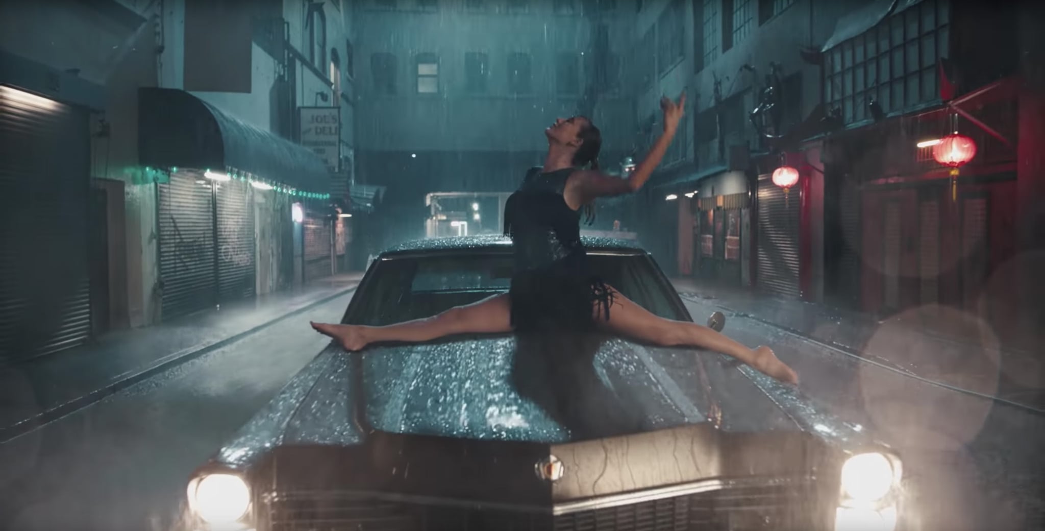 Is Taylor Swift Doing a Split in Is Taylor Swift Doing a Split in