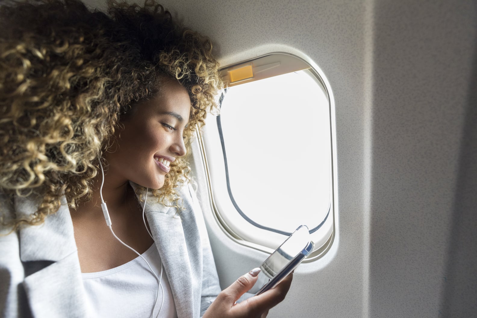 How to Send Messages on an Airplane Using AirDrop | PS Tech