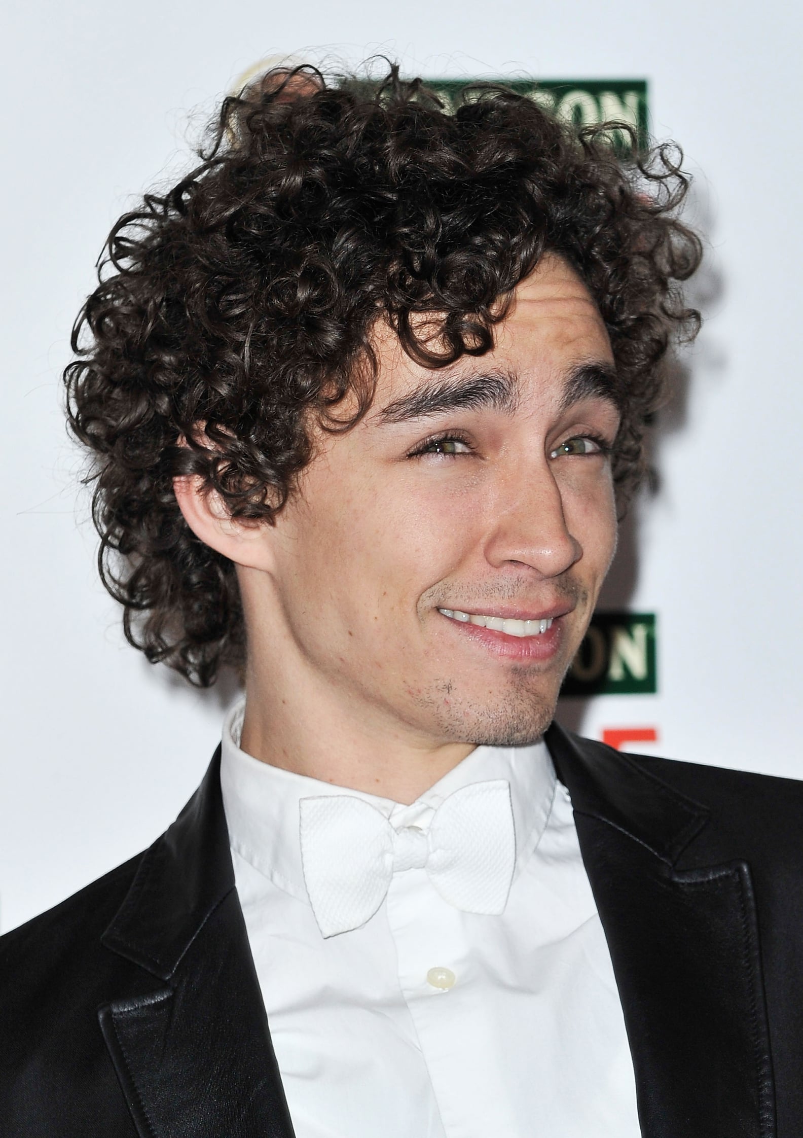 Fun Facts About The Umbrella Academy's Robert Sheehan | PS Celebrity