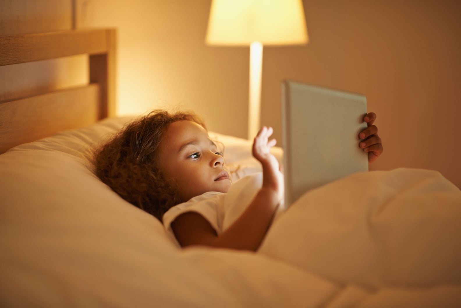 Do Kids Need To Wear Blue Light Glasses When On Screens Popsugar Family