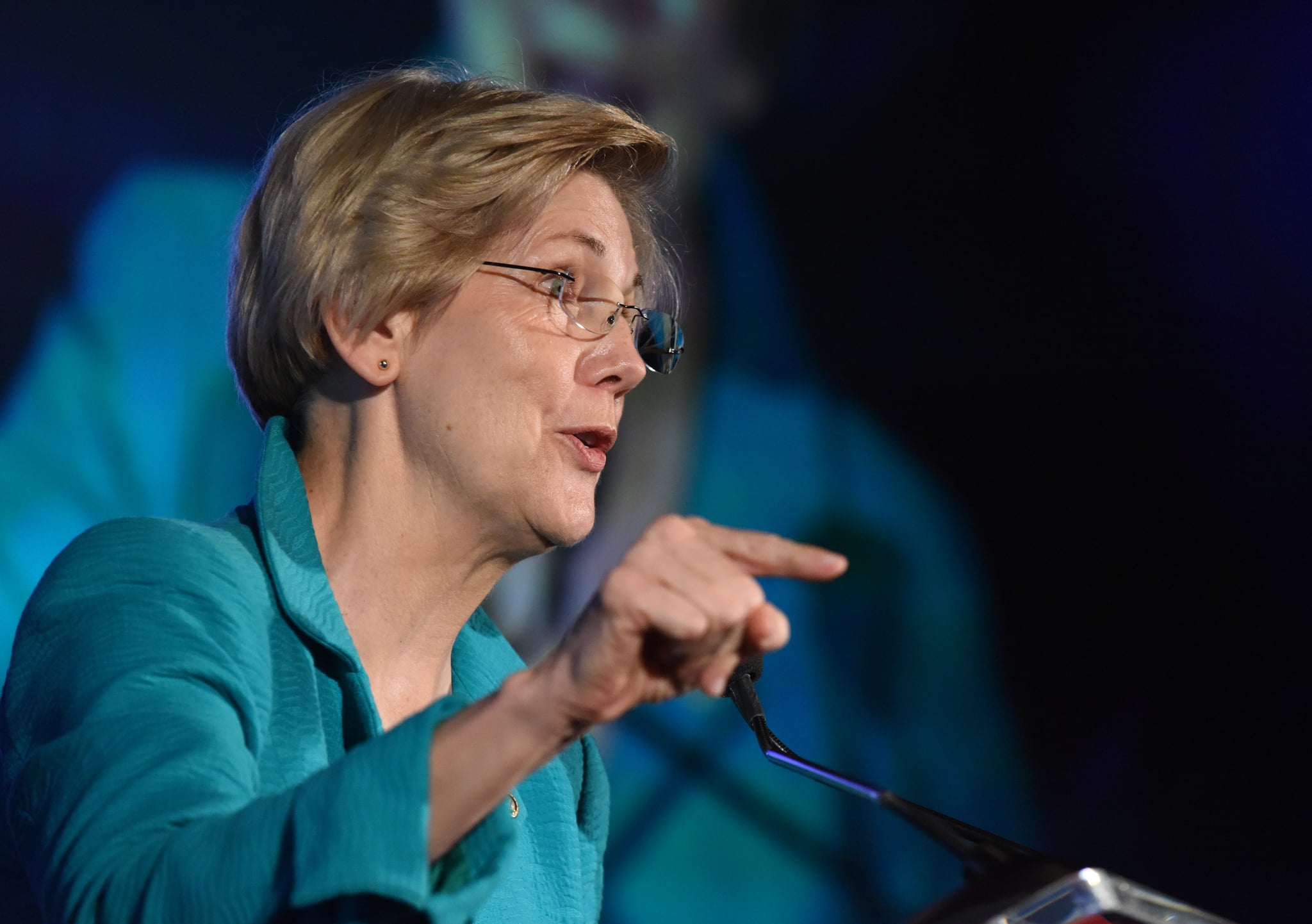 Elizabeth Warren and Donald Trump Fighting on Twitter | POPSUGAR News