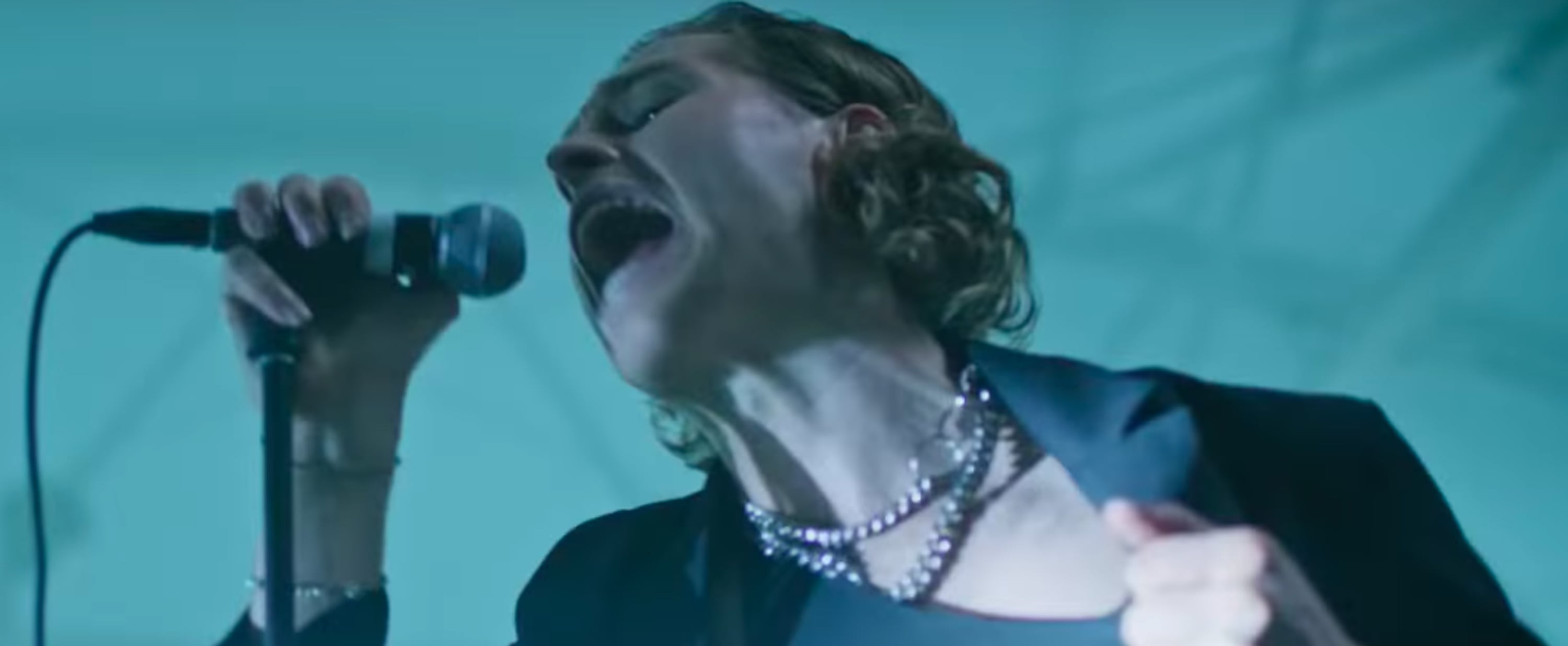 5 Seconds of Summer "Teeth" Music Video | PS Entertainment