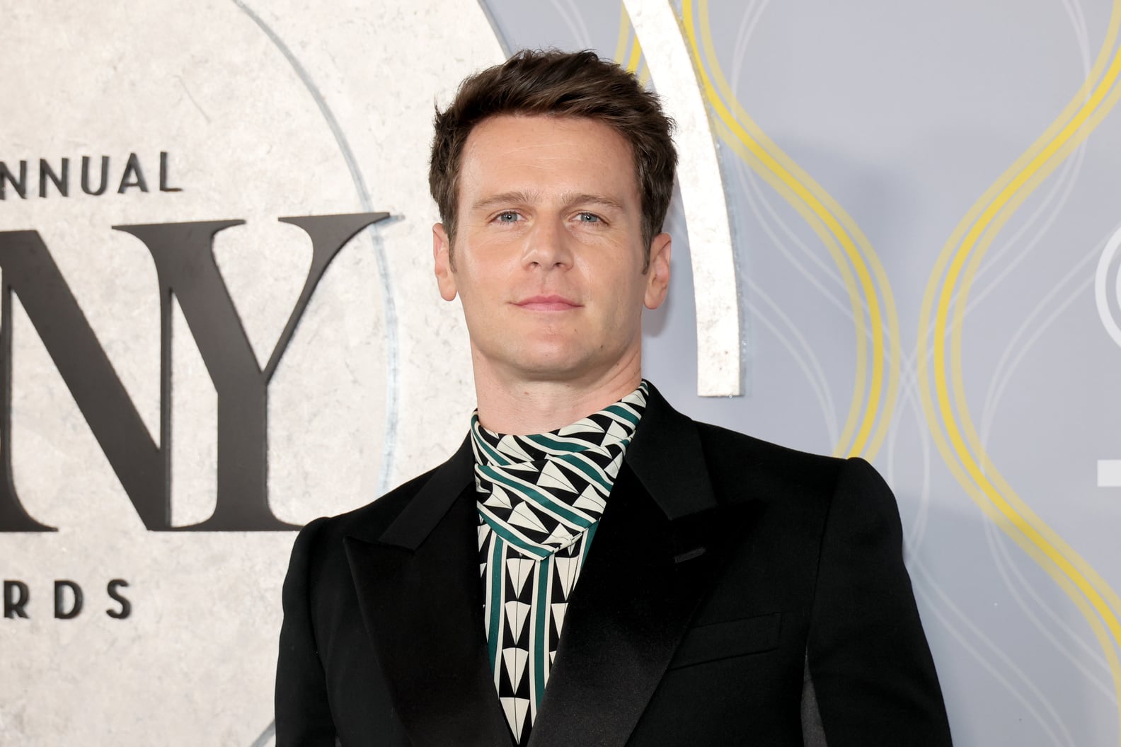 Who Is Jonathan Groff Dating? | PS Celebrity