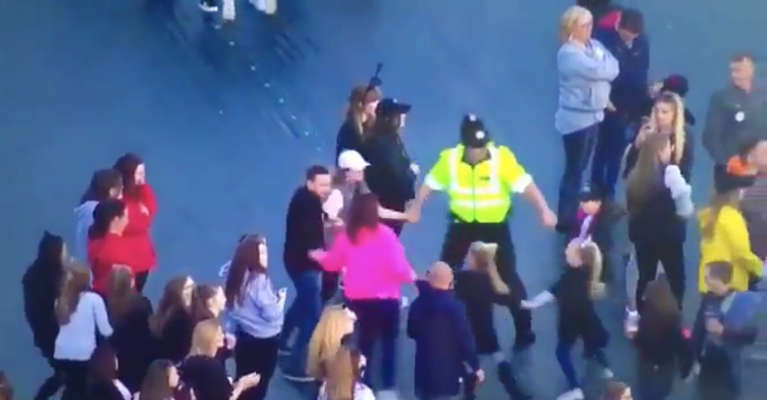 Police Officer Dancing With Kids at Manchester Concert | PS Family