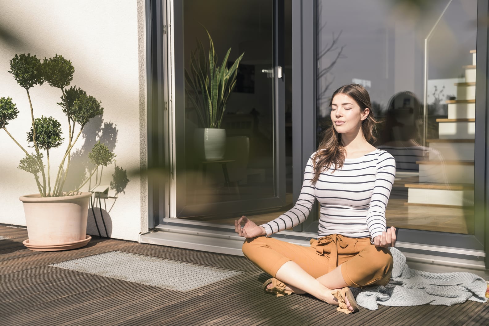 Reconnect With Nature With This Outdoor Meditation | PS Fitness