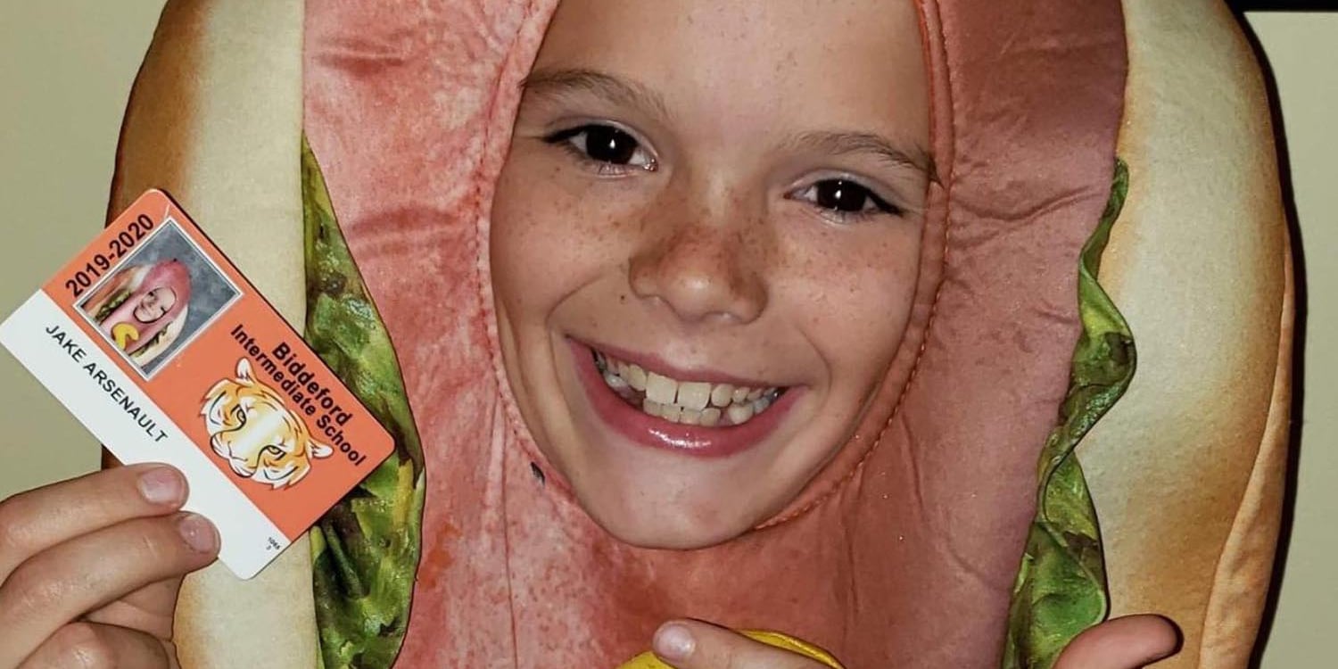9-Year-Old Boy Dressed as a Hot Dog For School Picture Day | PS UK ...