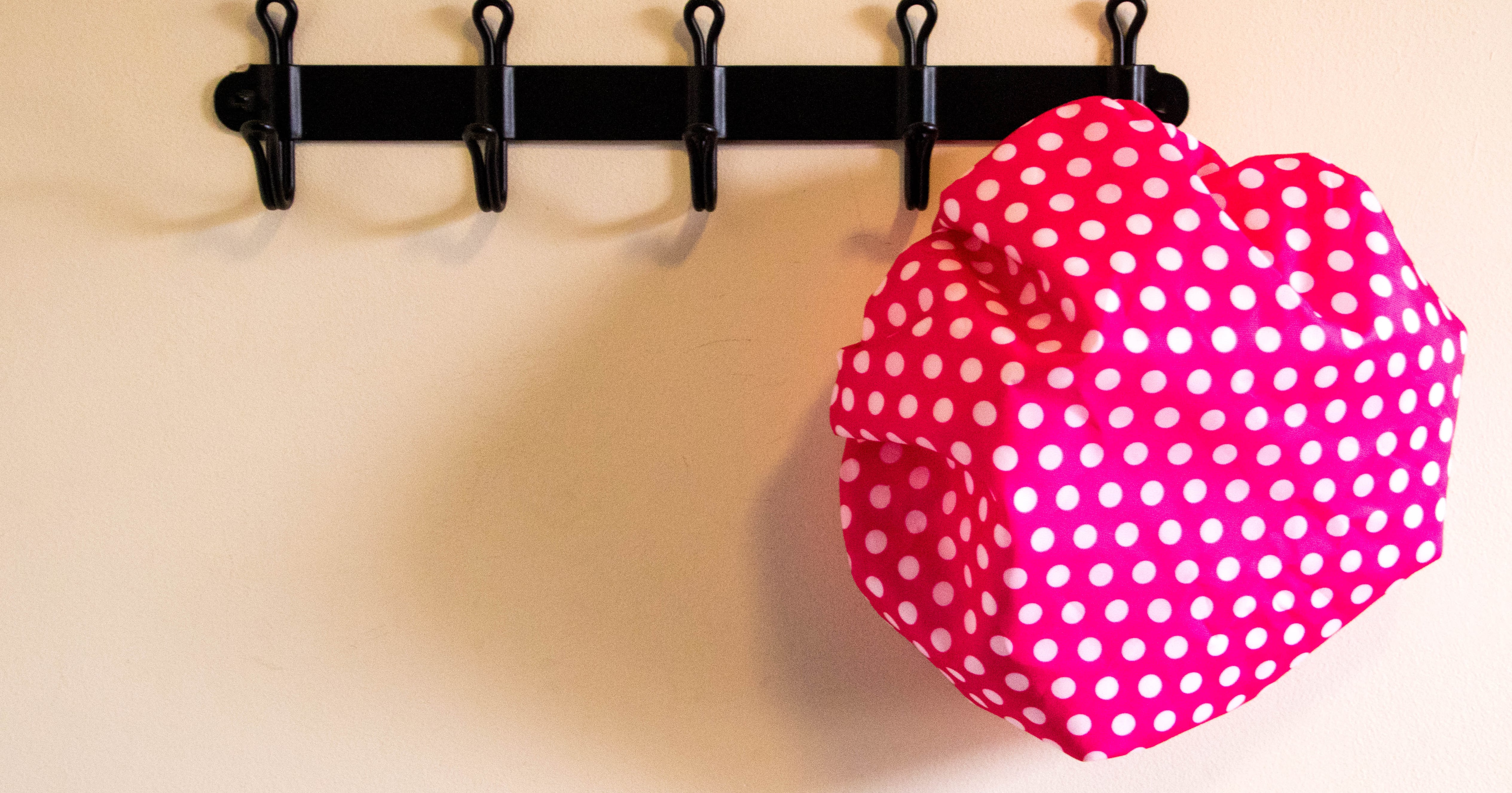 Benefits of Wearing a Shower Cap | PS Beauty