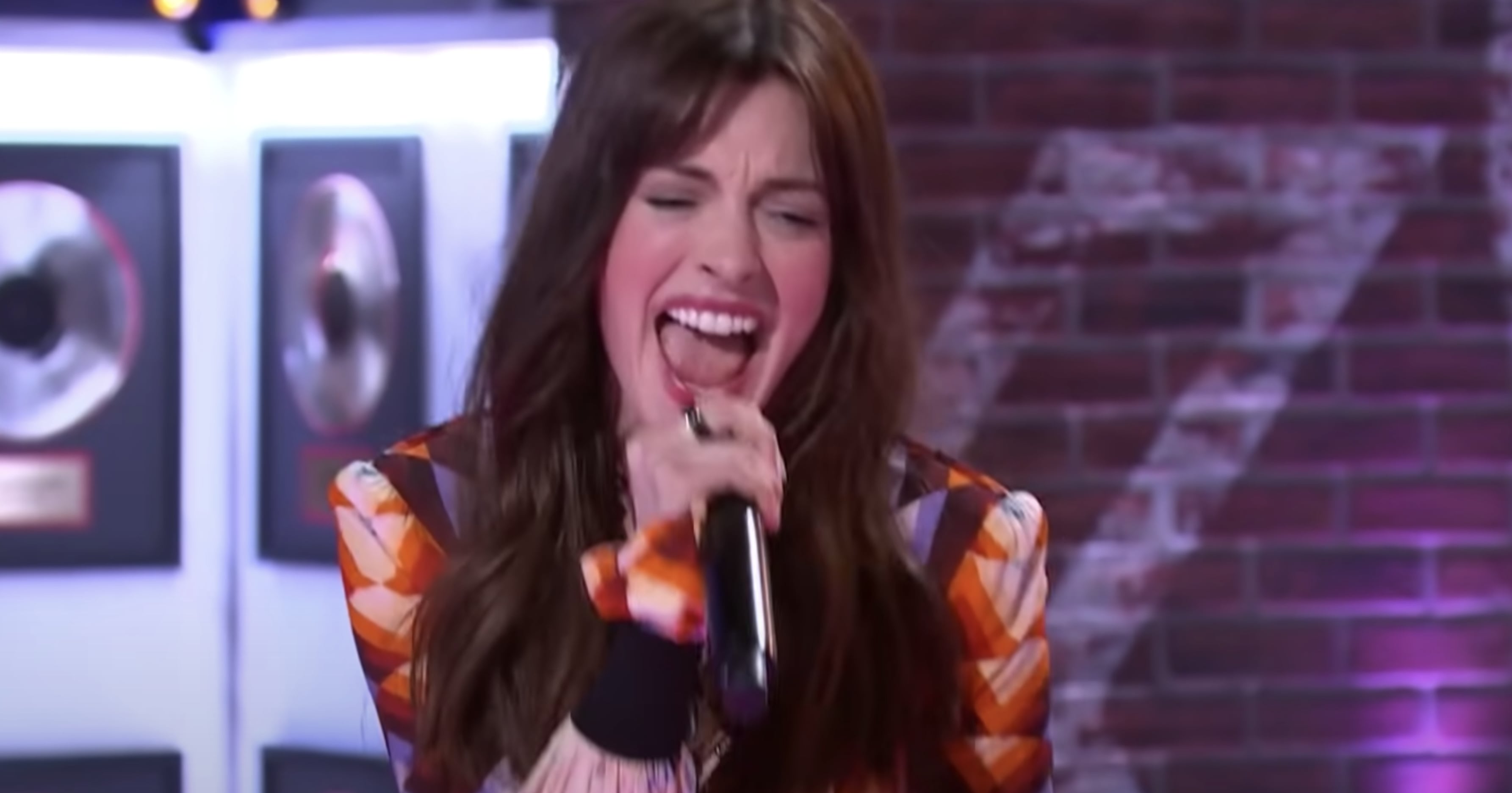 Anne Hathaway Sings Kelly Clarkson's "Since U Been Gone" | PS Entertainment