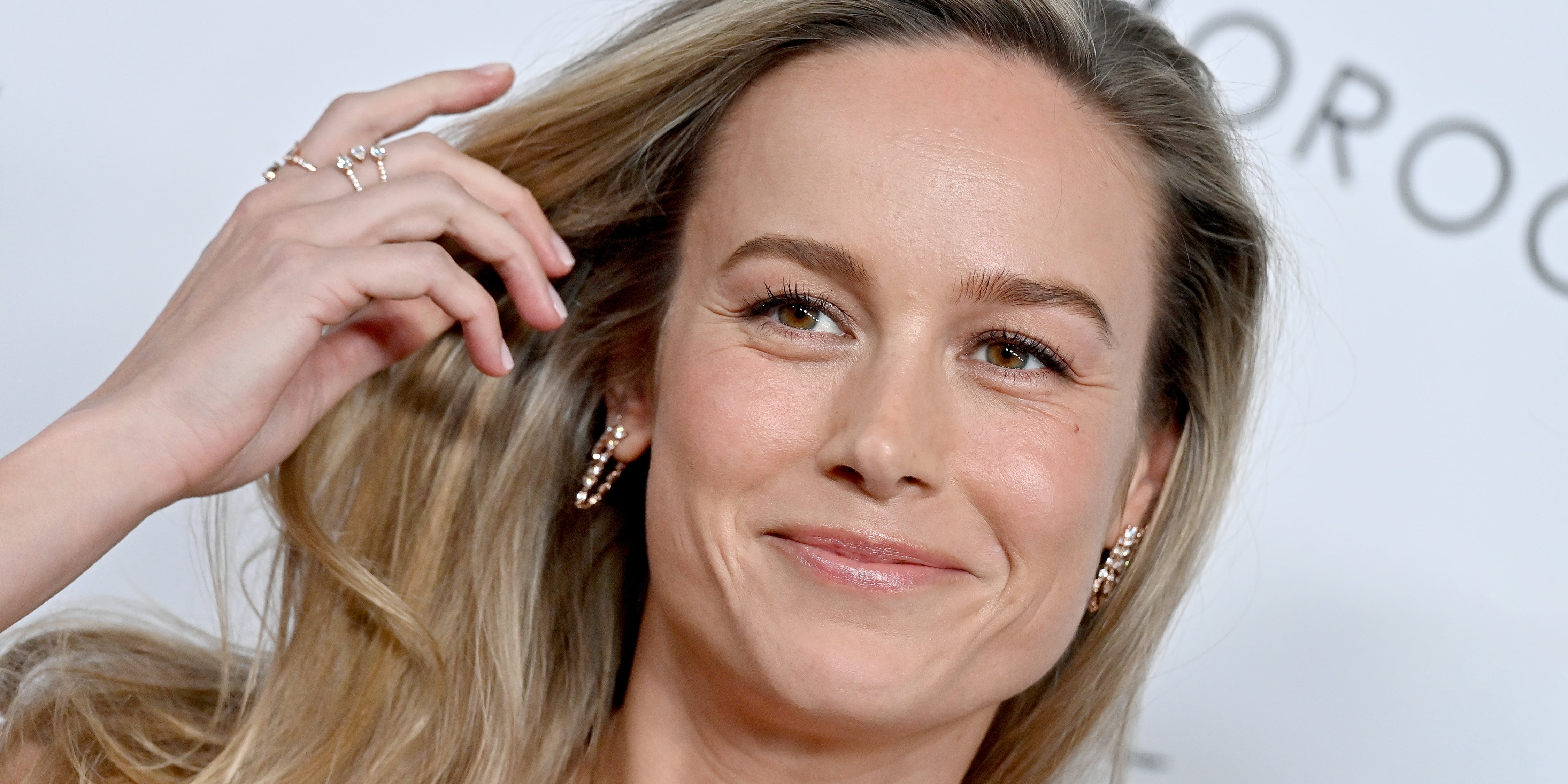 Watch Brie Larson's Impressive Upside-Down Hanging Crunch | PS Fitness