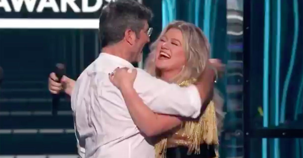 Simon Cowell and Kelly Clarkson 2018 Billboard Awards Video | PS ...