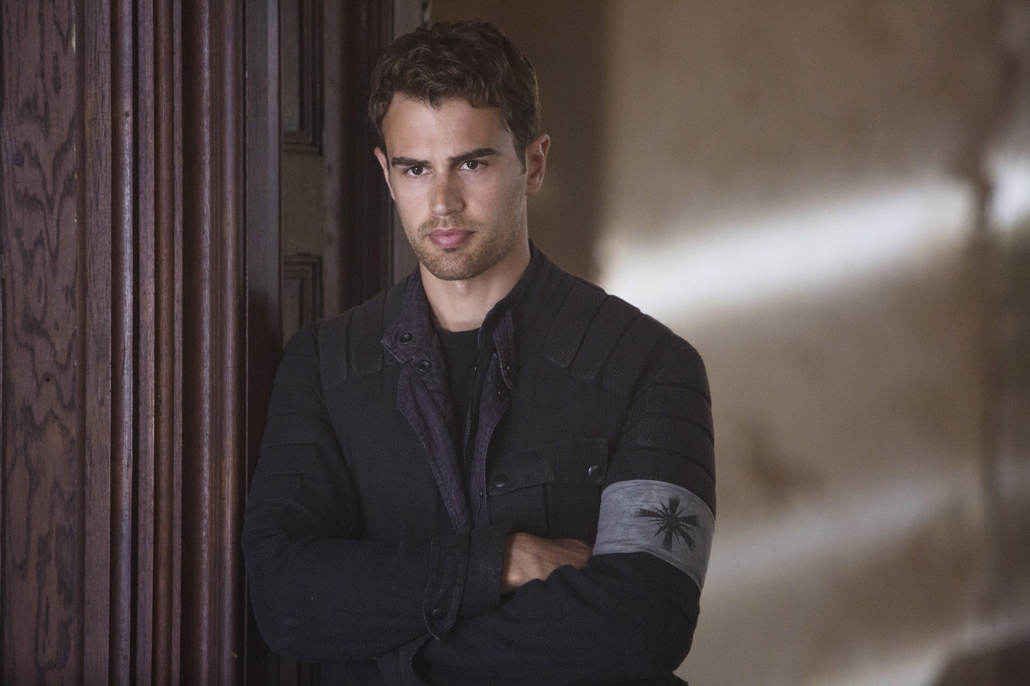 Theo James Pictures From Divergent | PS Entertainment