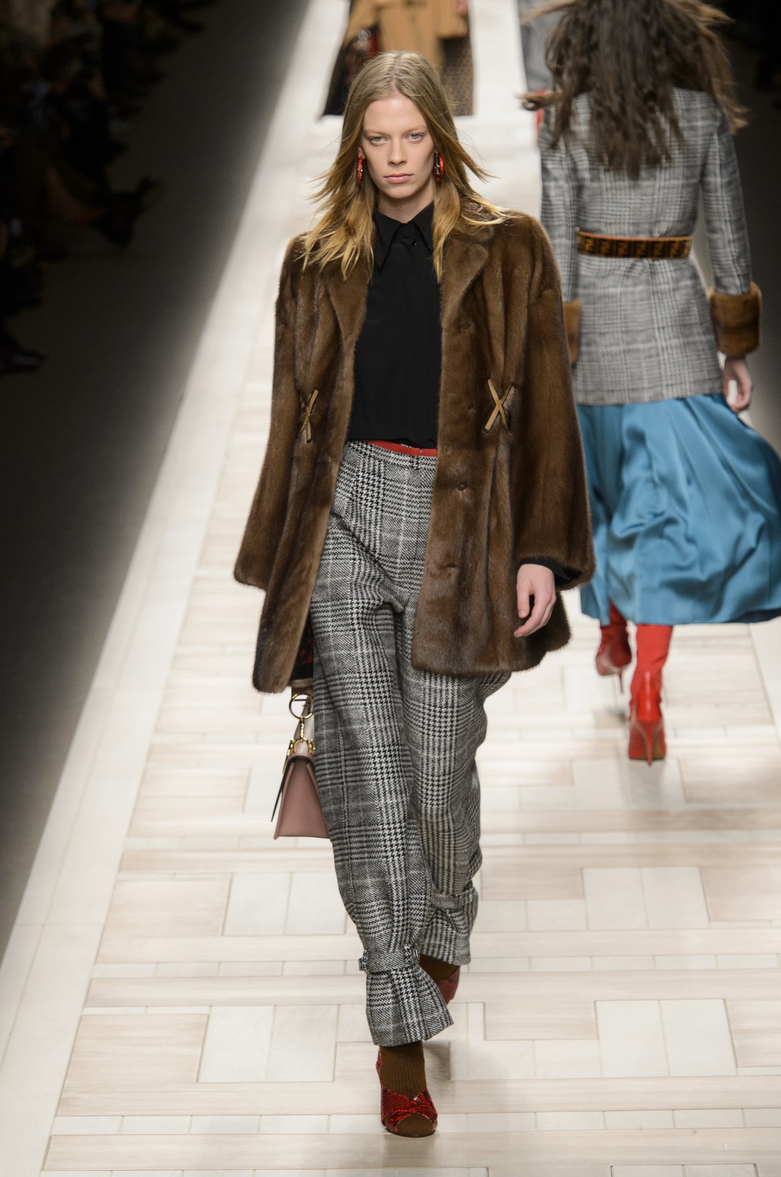 Fendi Fall 2017 Runway Show | PS Fashion