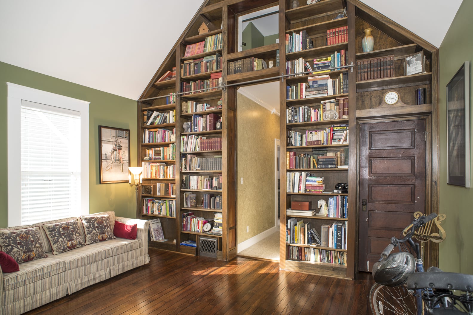 Best Airbnbs With Libraries | POPSUGAR Smart Living