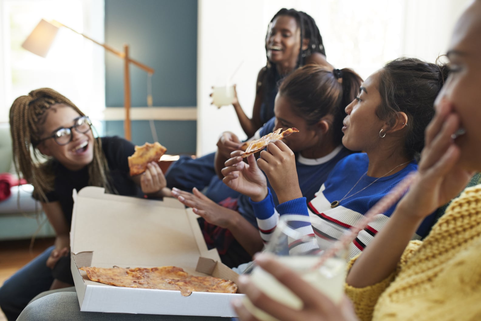 Things You Did at Sleepovers in the Early 2000s | PS Smart Living