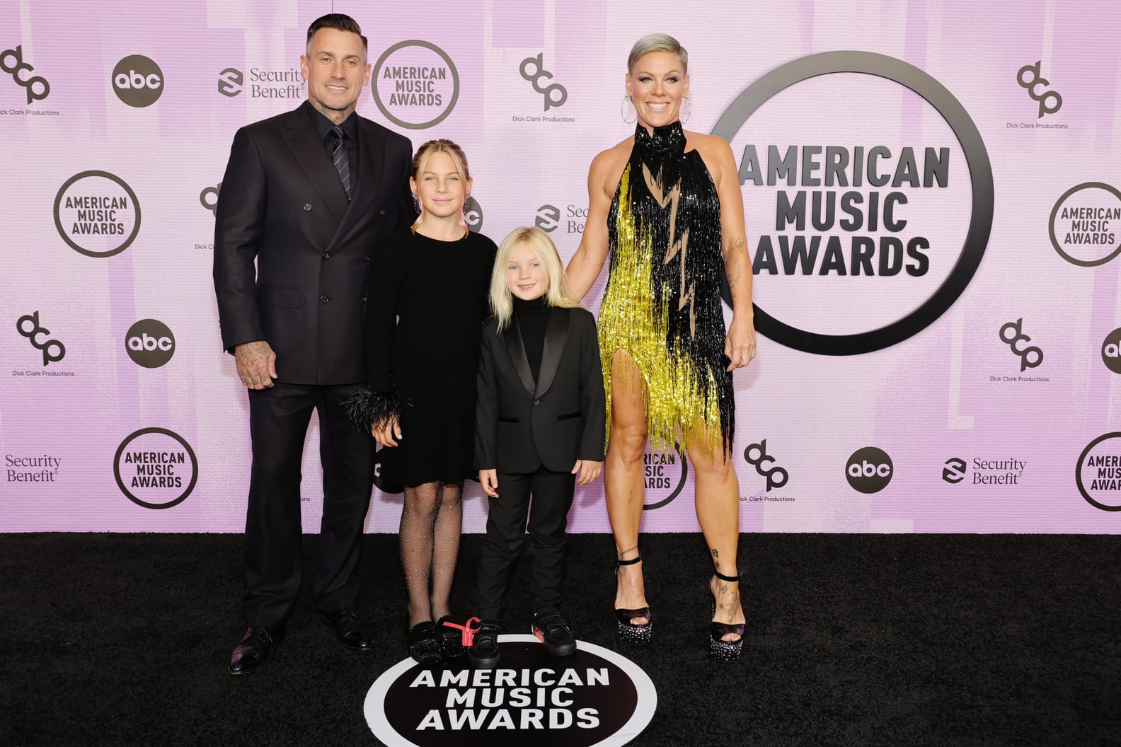 Pink and Her Family at the 2022 American Music Awards | POPSUGAR Celebrity