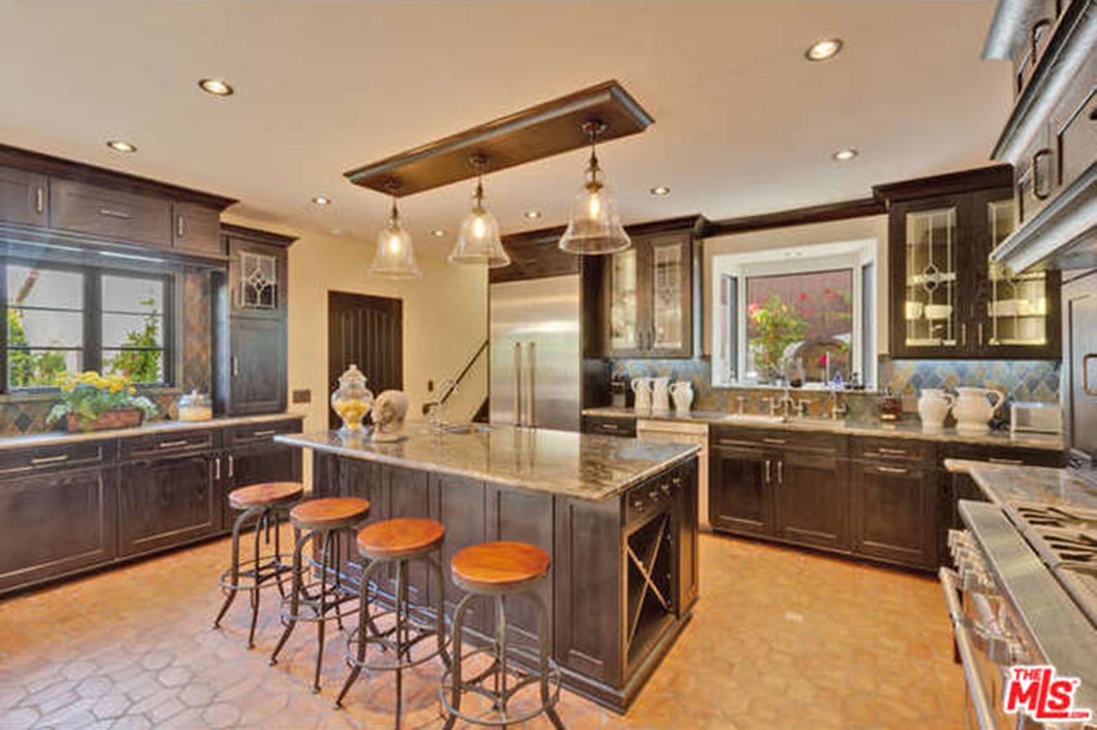 Charlie Hunnam Buys New House in Los Angeles | PS Home