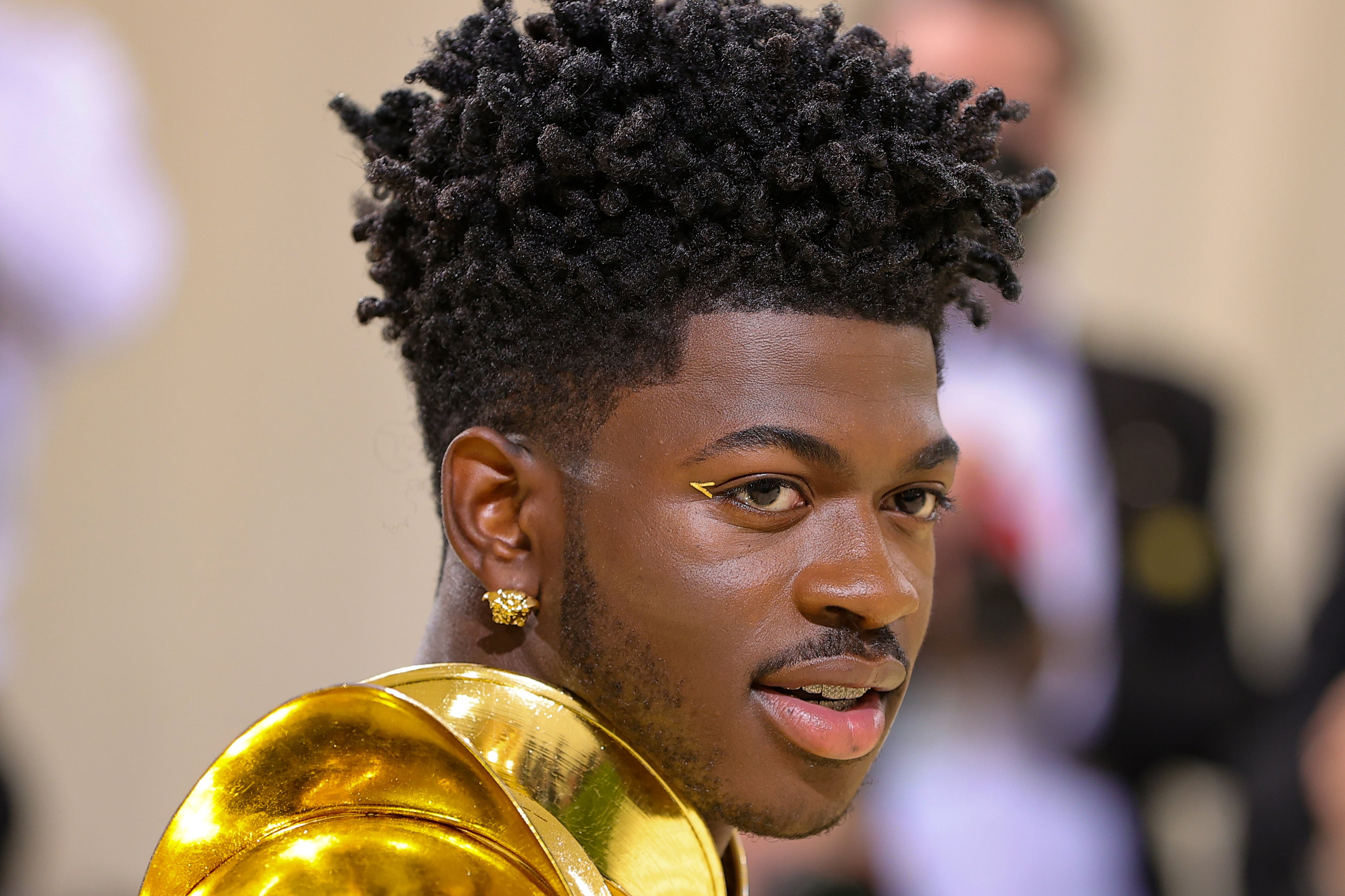 Lil Nas X's Nose-Bridge Makeup at New York Fashion Week | POPSUGAR Beauty
