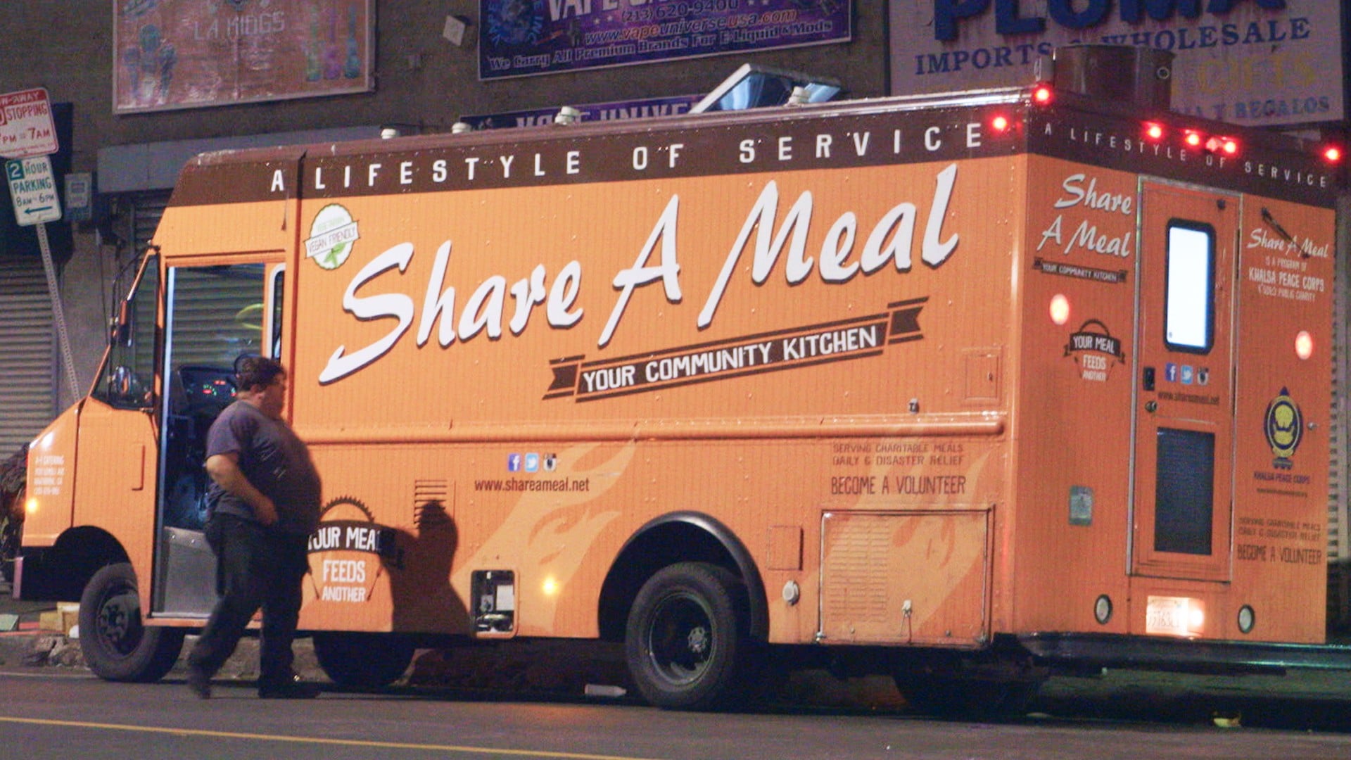Food Truck Gives Burritos to the Homeless (Video) | PS Food